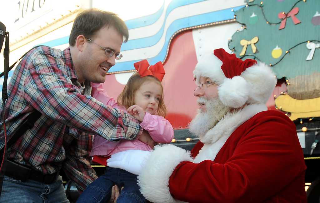 Southeast Texans visit Santa aboard the Holiday Express