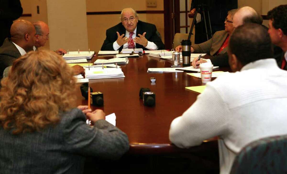 Registrars' busy Monday: mayoral panel, recount nearing finish