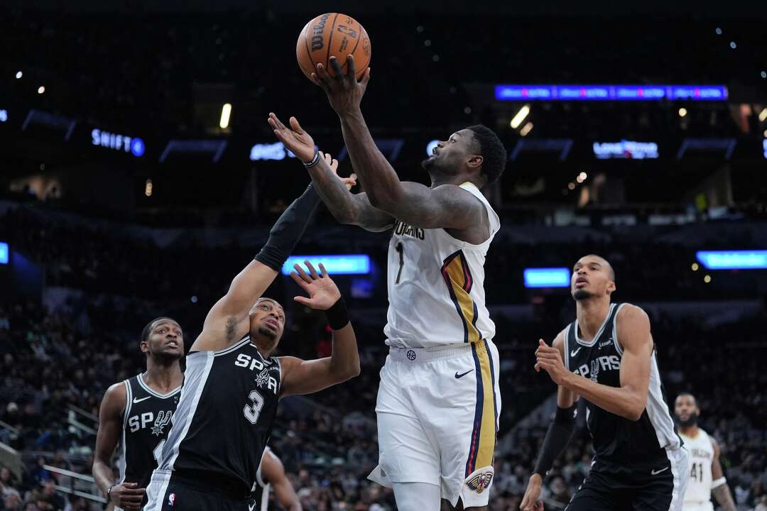 Pelicans squander 20-point lead, rebound to beat Spurs 104-95