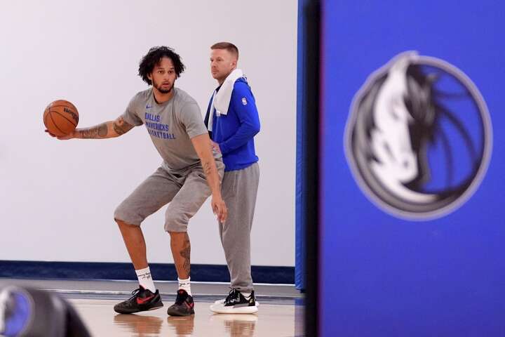 Former Mavericks coach Sean Sweeney was Spurs' ace in the hole