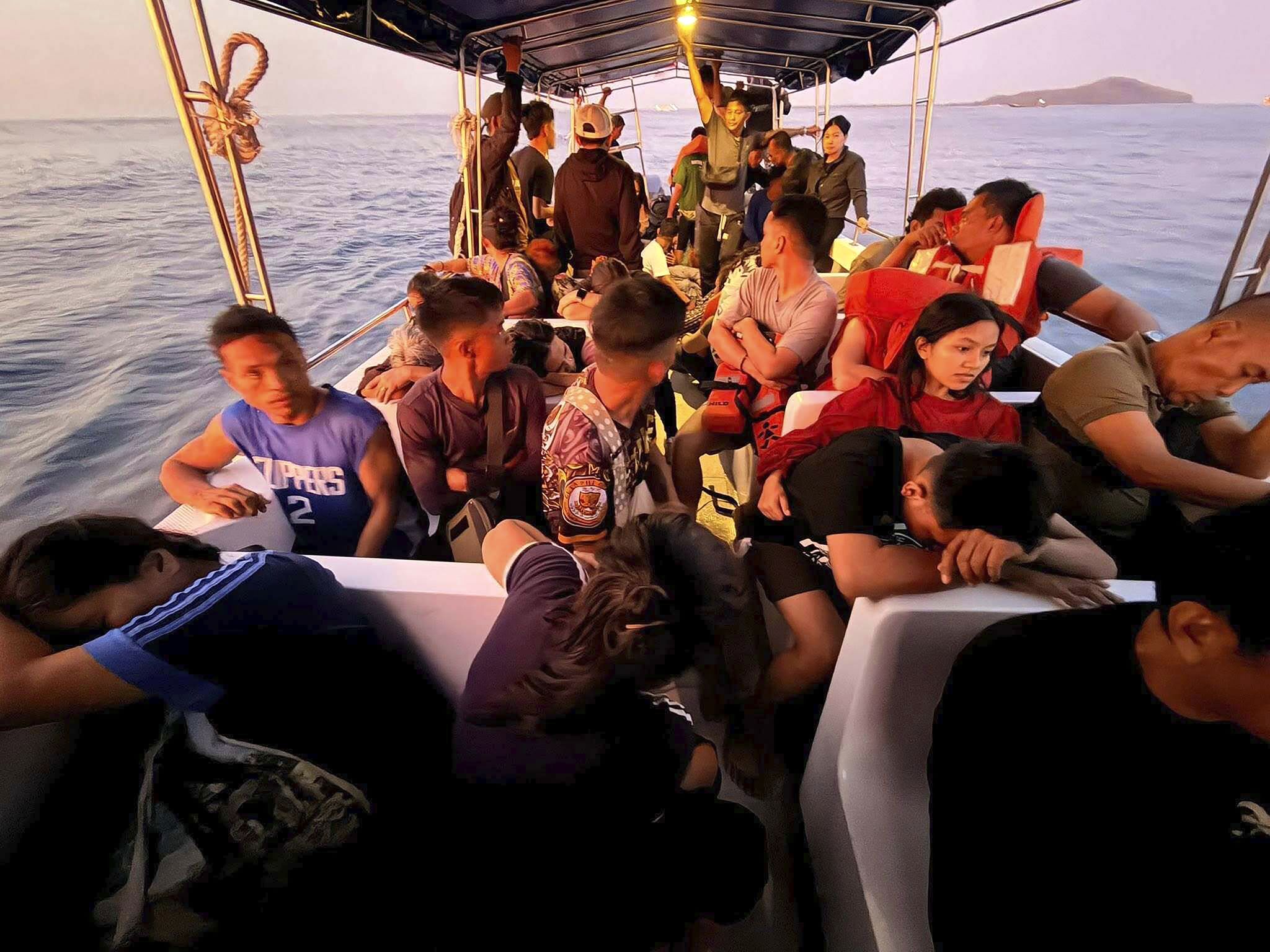 A ferry carrying more than 350 people sinks off the Philippines ...
