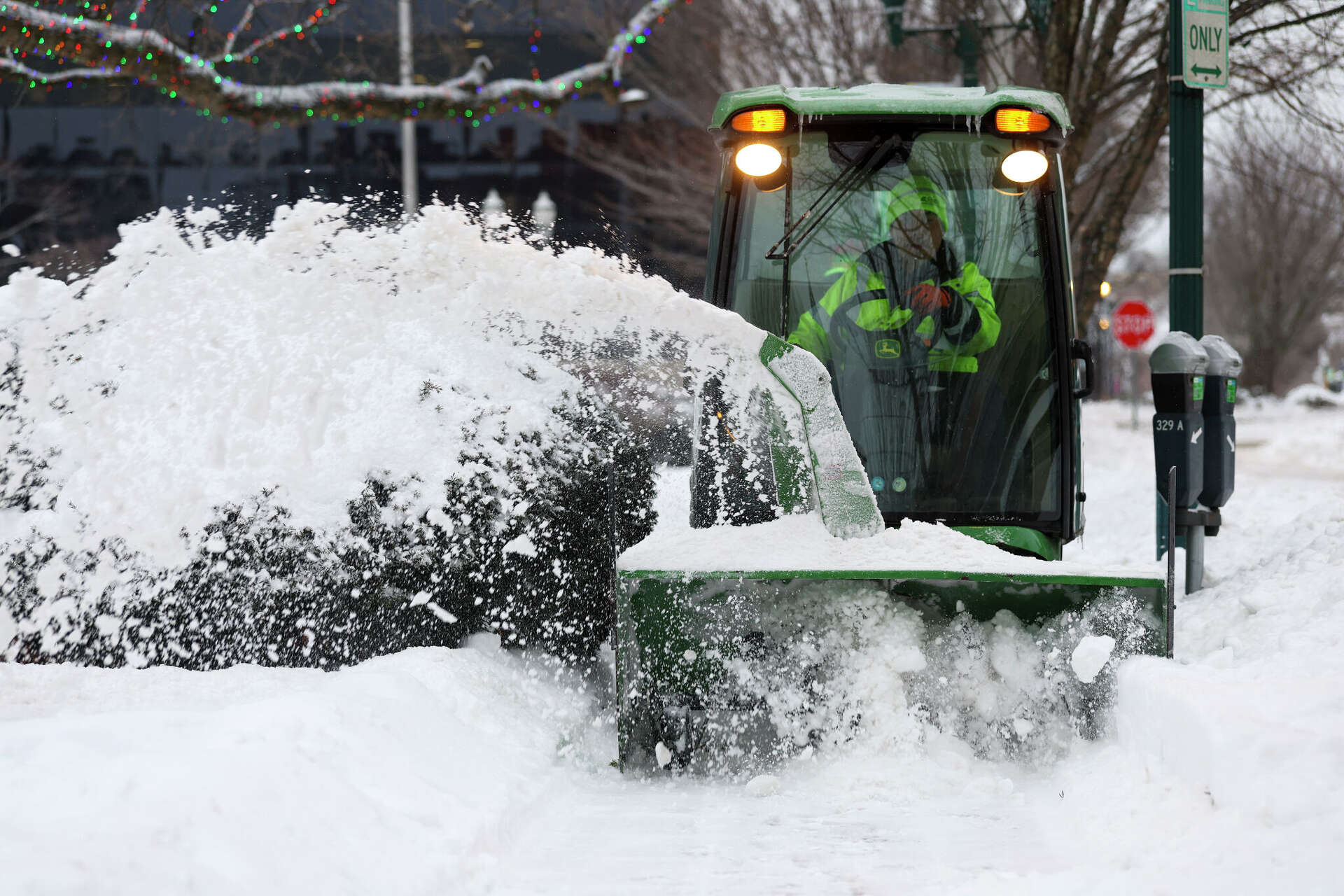 Snow arrives in CT Friday night ahead of extreme weekend wind chills
