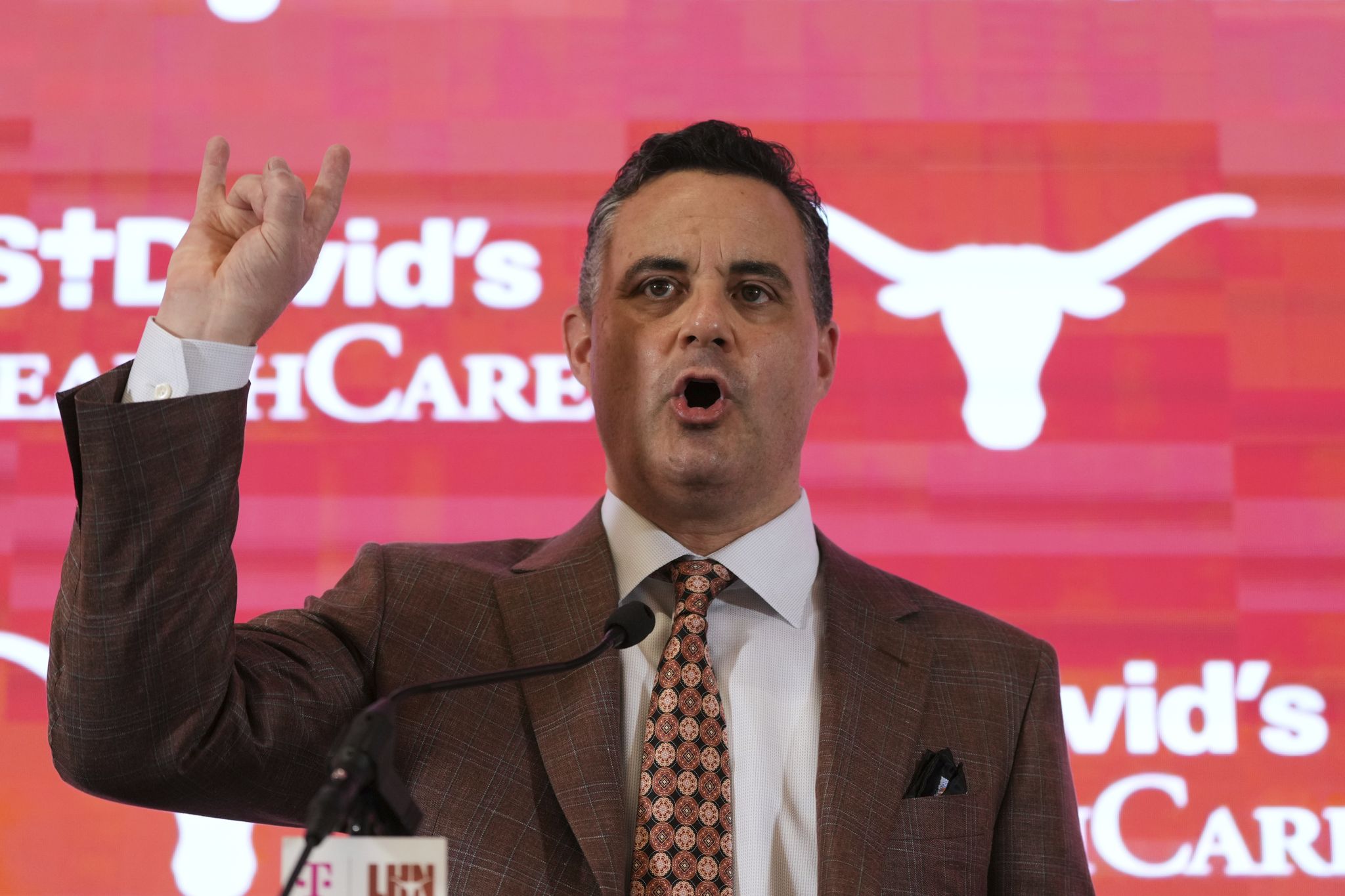 Sean Miller bolsters Texas roster with five transfer signees