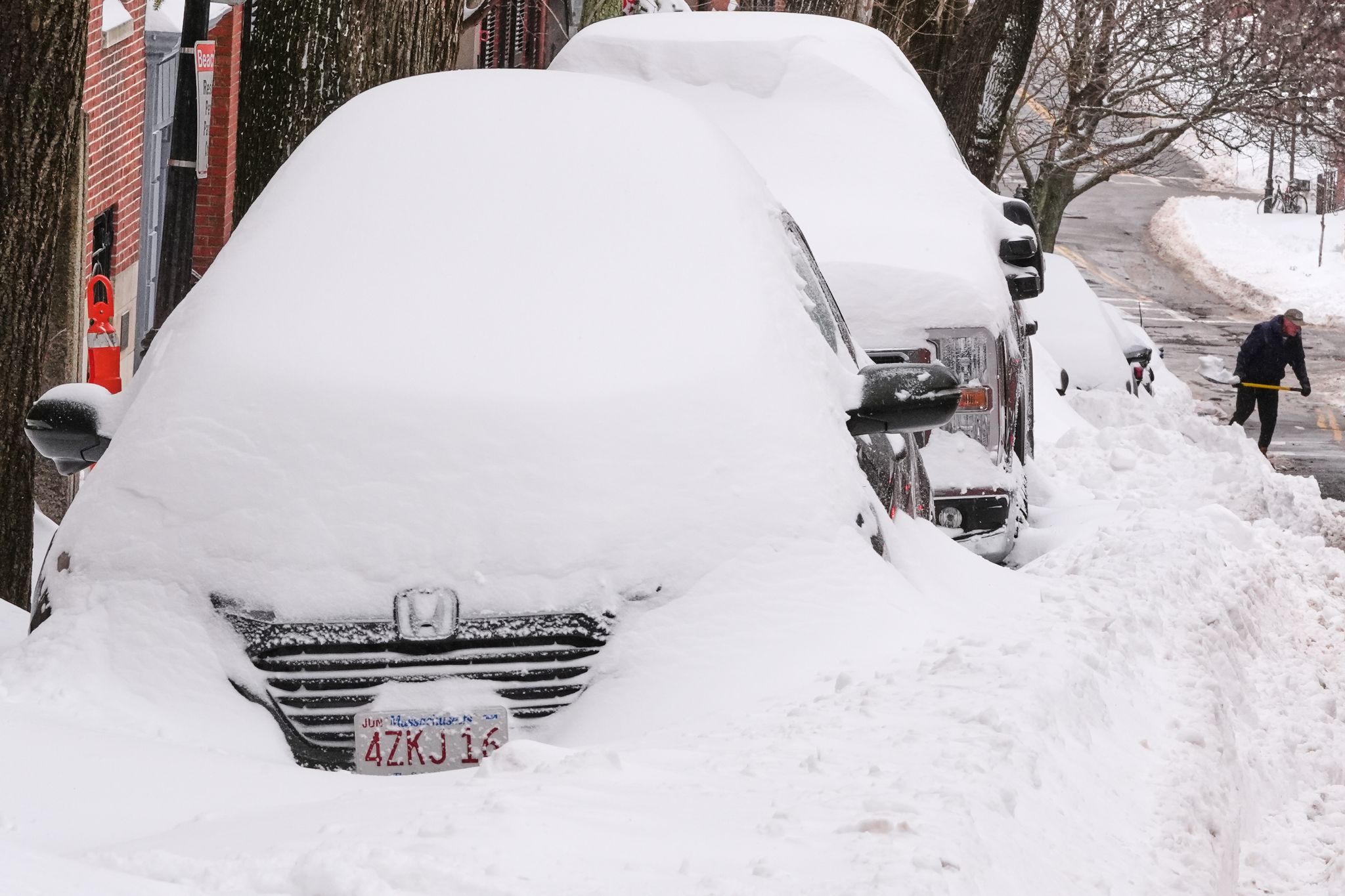 30 people dead from effects of winter storm as more freezing cold ...