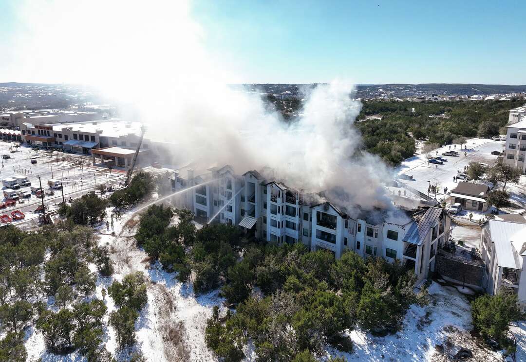 Fire causes partial building collapse at Bee Cave apartments