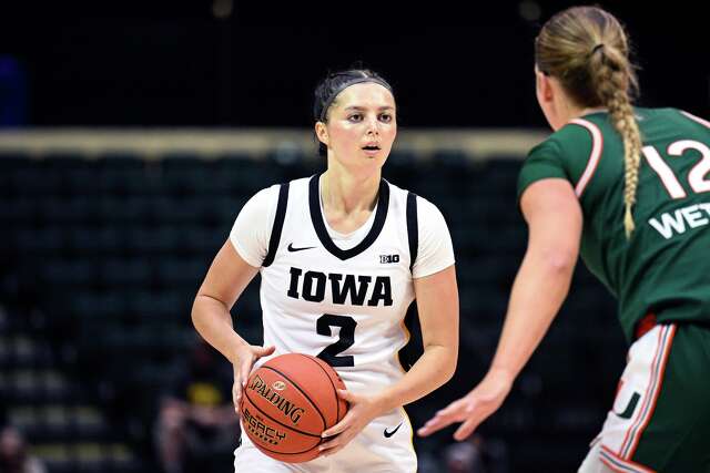 Iowa's Taylor McCabe suffers ACL tear shortly before sister Peyton is ...