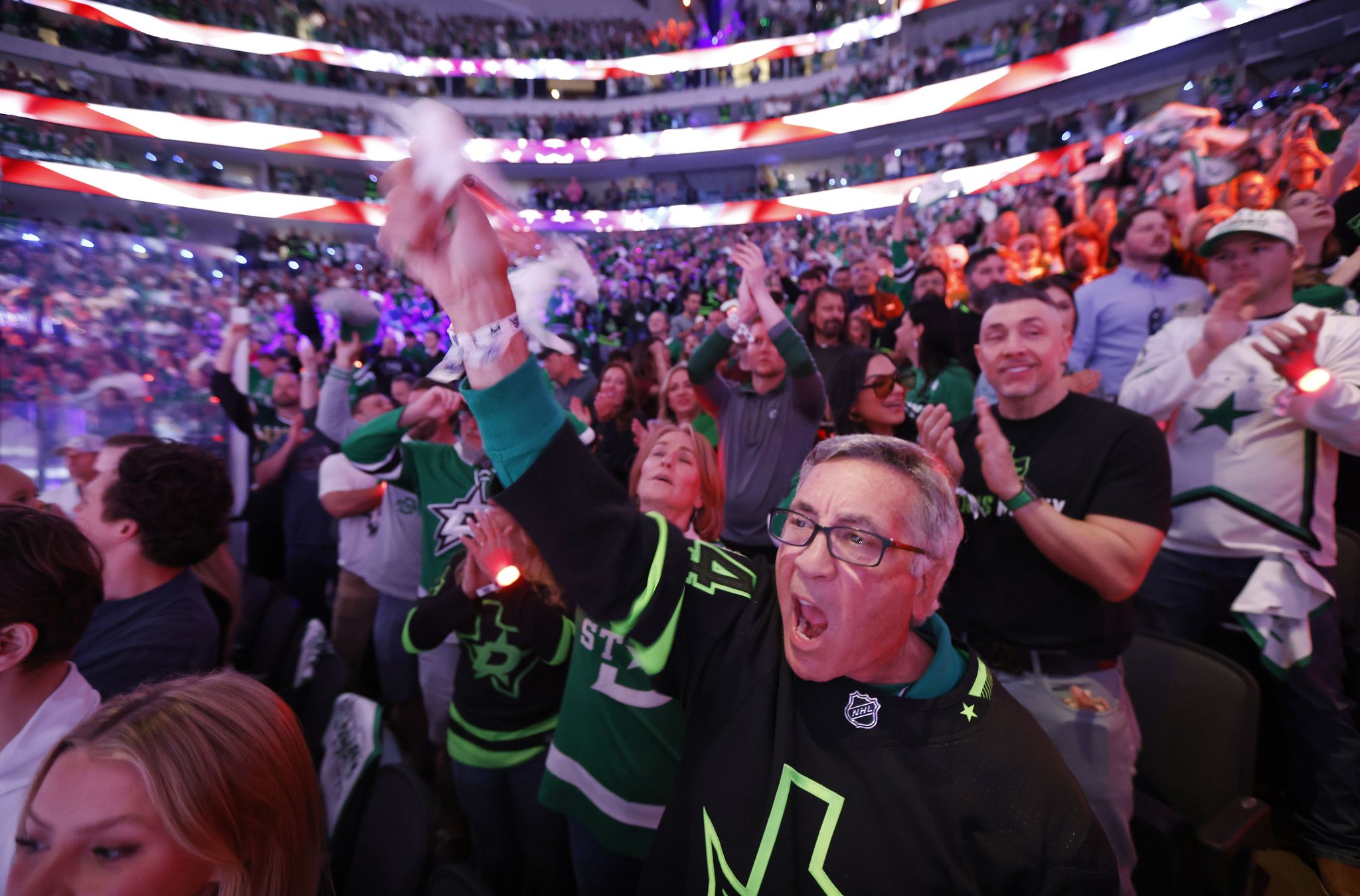 Playoff pandemonium: See photos as Stars complete season-saving ...