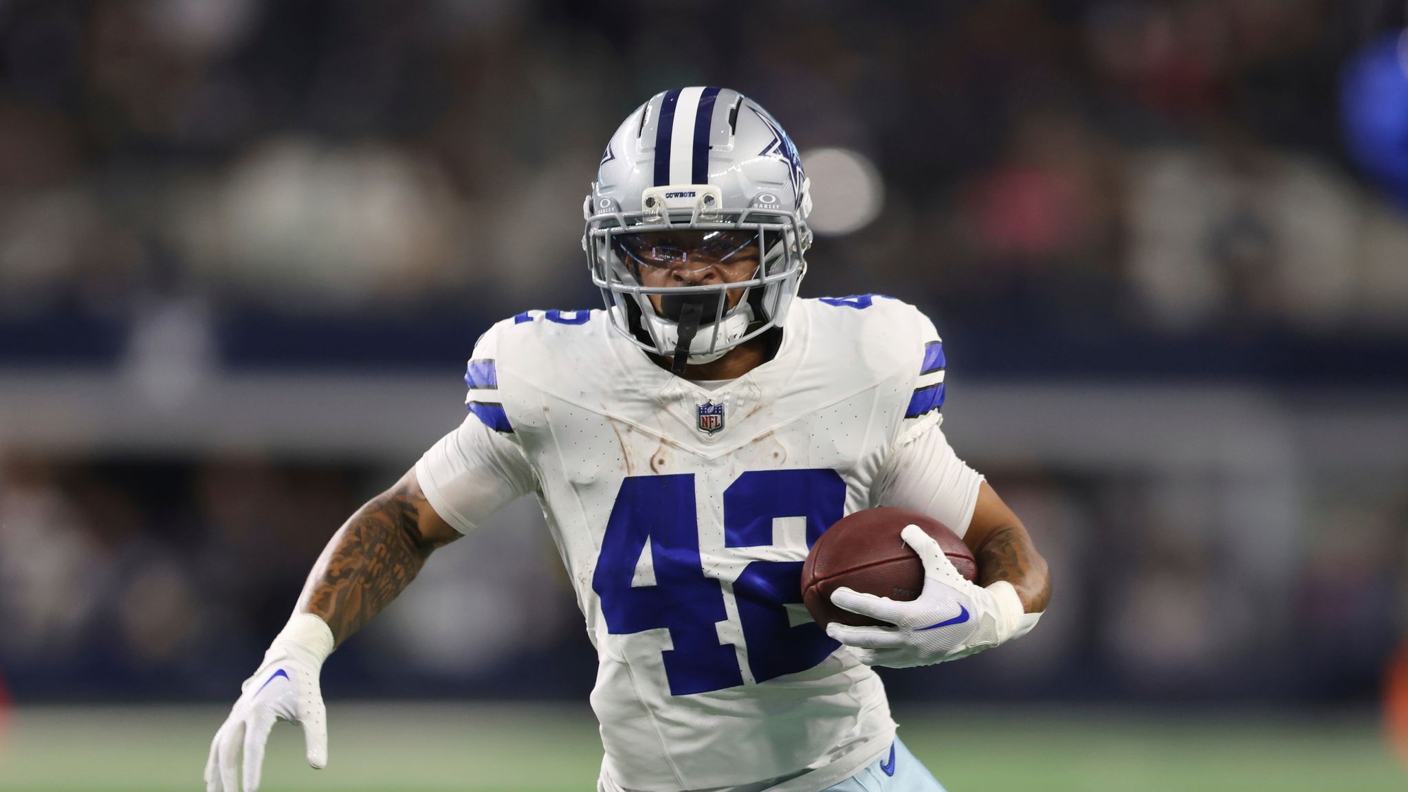 Denver Broncos sign former Dallas Cowboy Deuce Vaughn to practice squad