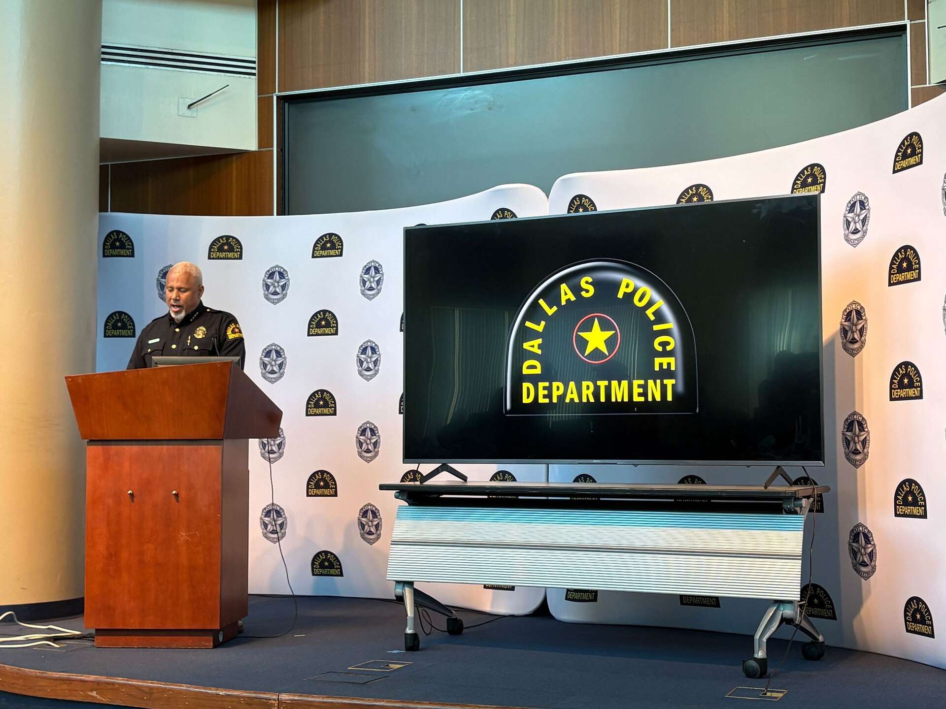 Man shot by officer outside Dallas club was also tased, police say