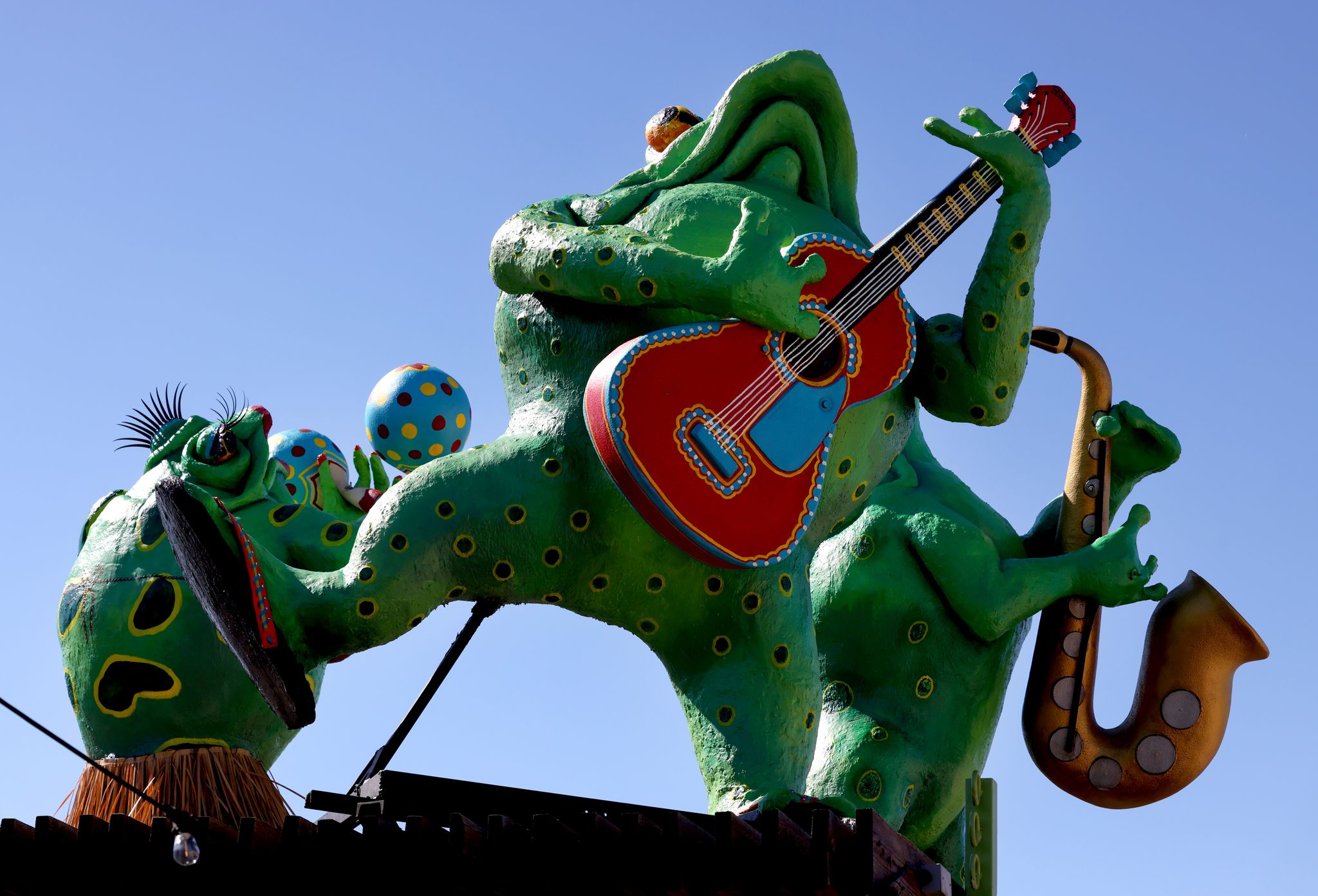 Tango Frogs art returns to Dallas' Greenville Avenue