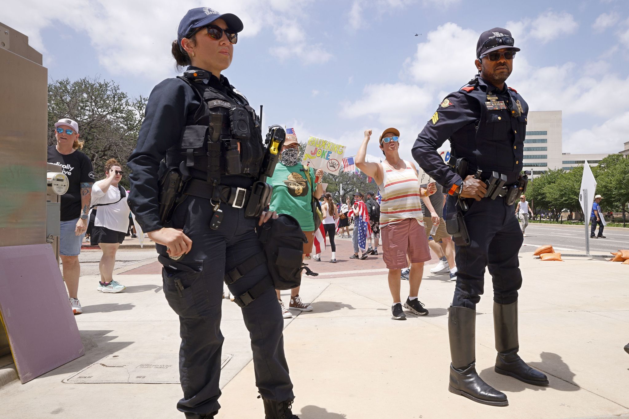Letters to the Editor - Three cheers to the Dallas Police, two arts ...