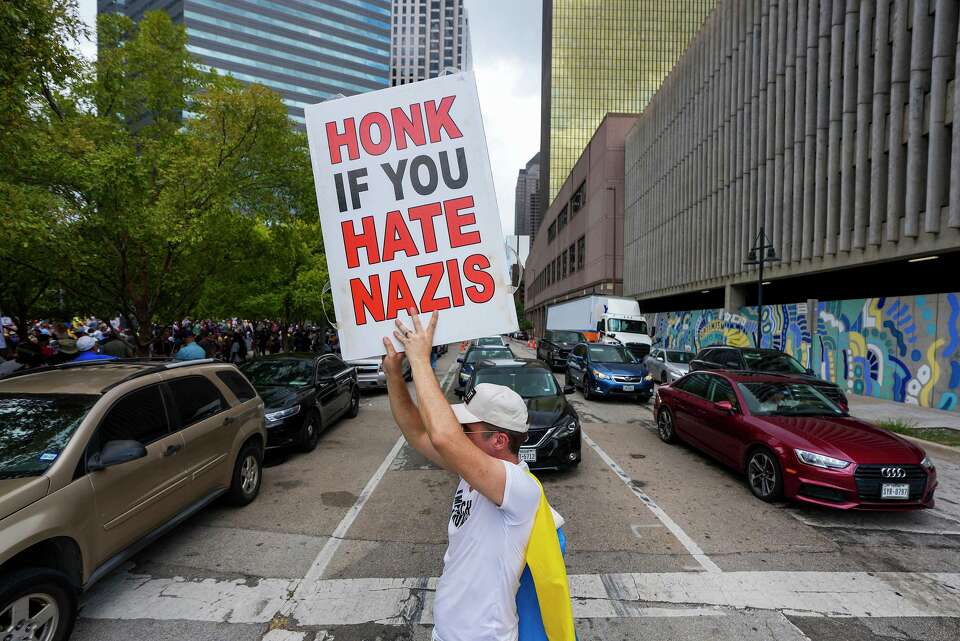 Dallas 'No Kings' protest draws thousands to downtown