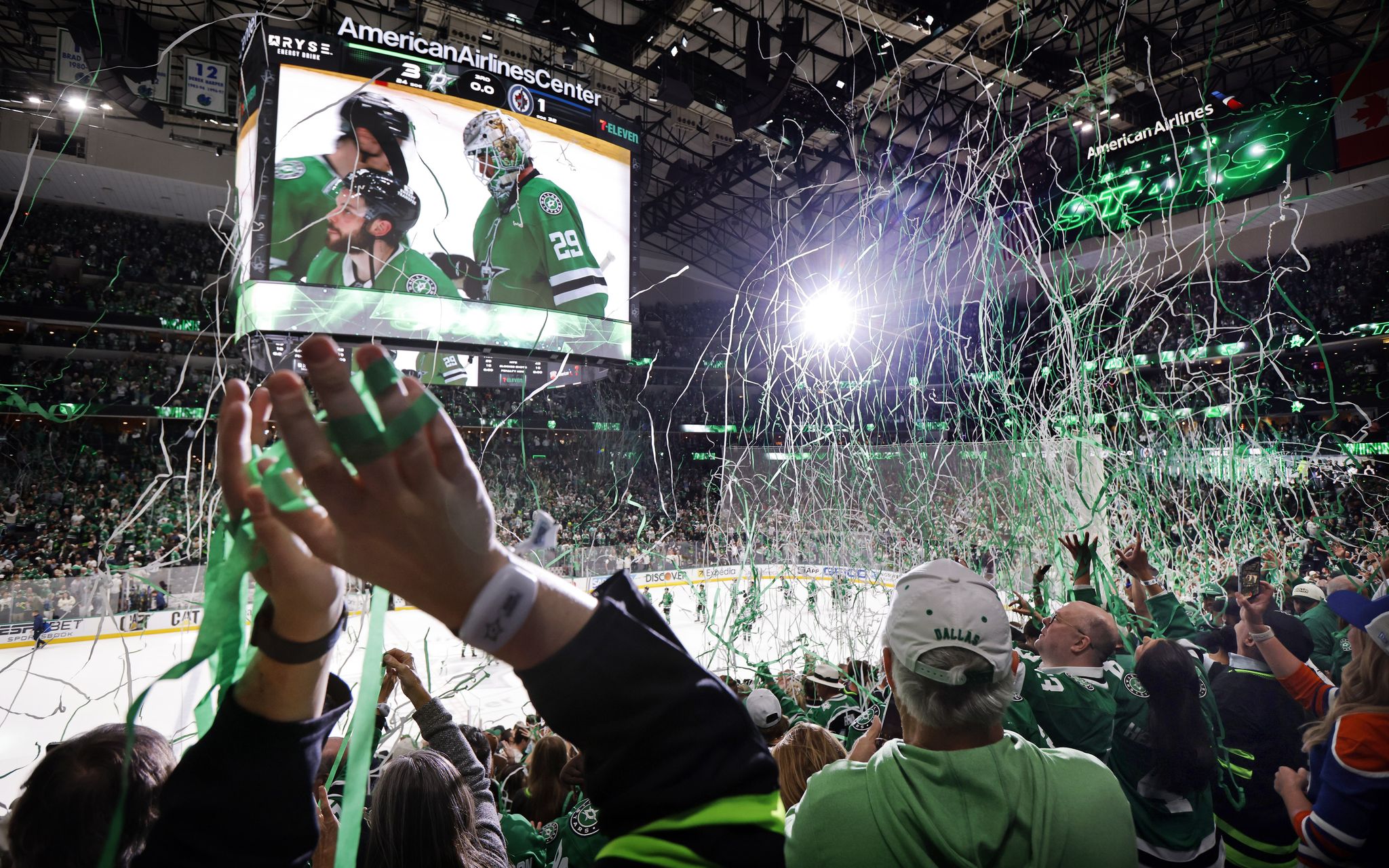 Live updates: Can Stars seize control in Game 4 vs. Jets?