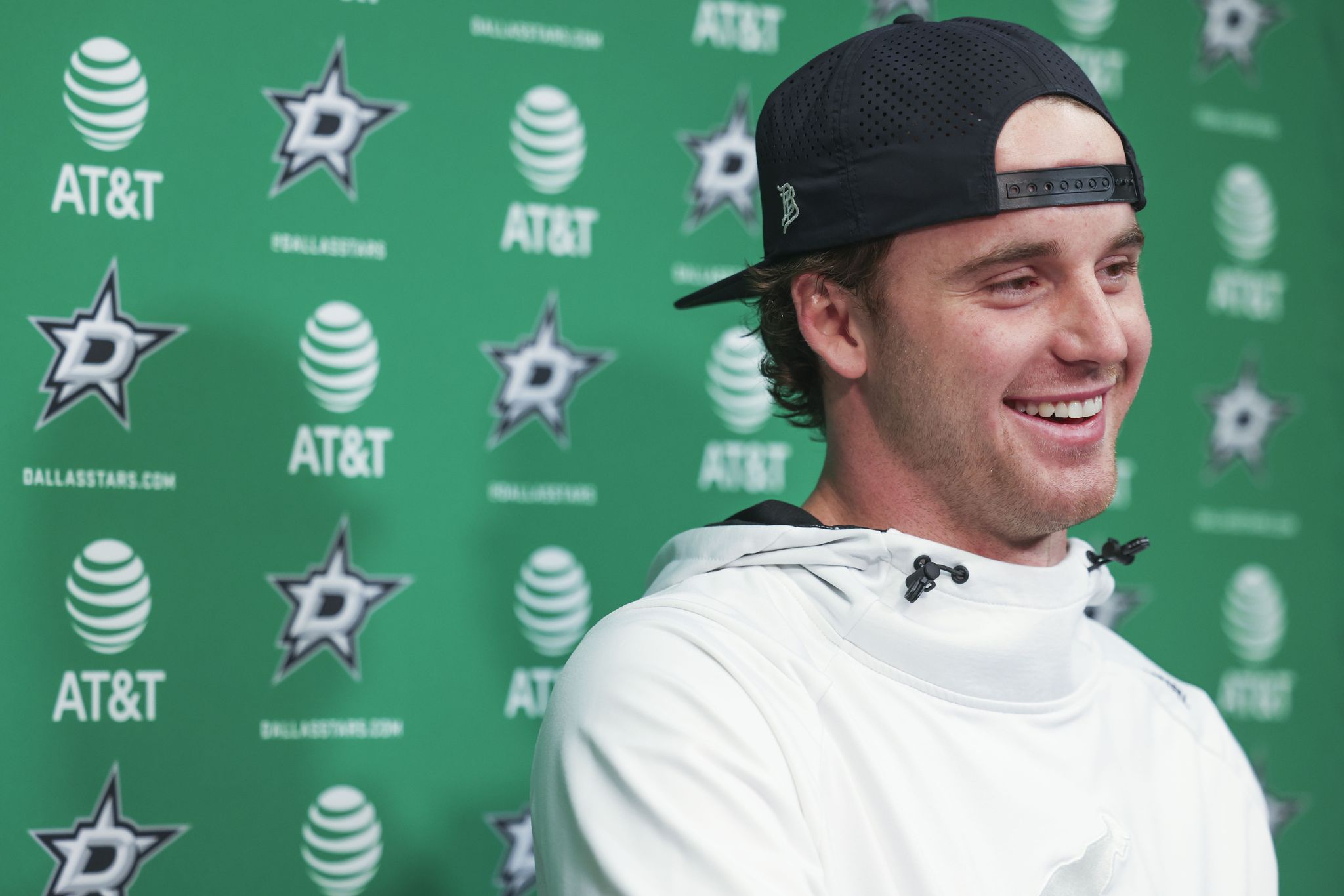Dallas Stars goalie Jake Oettinger announces birth of first child