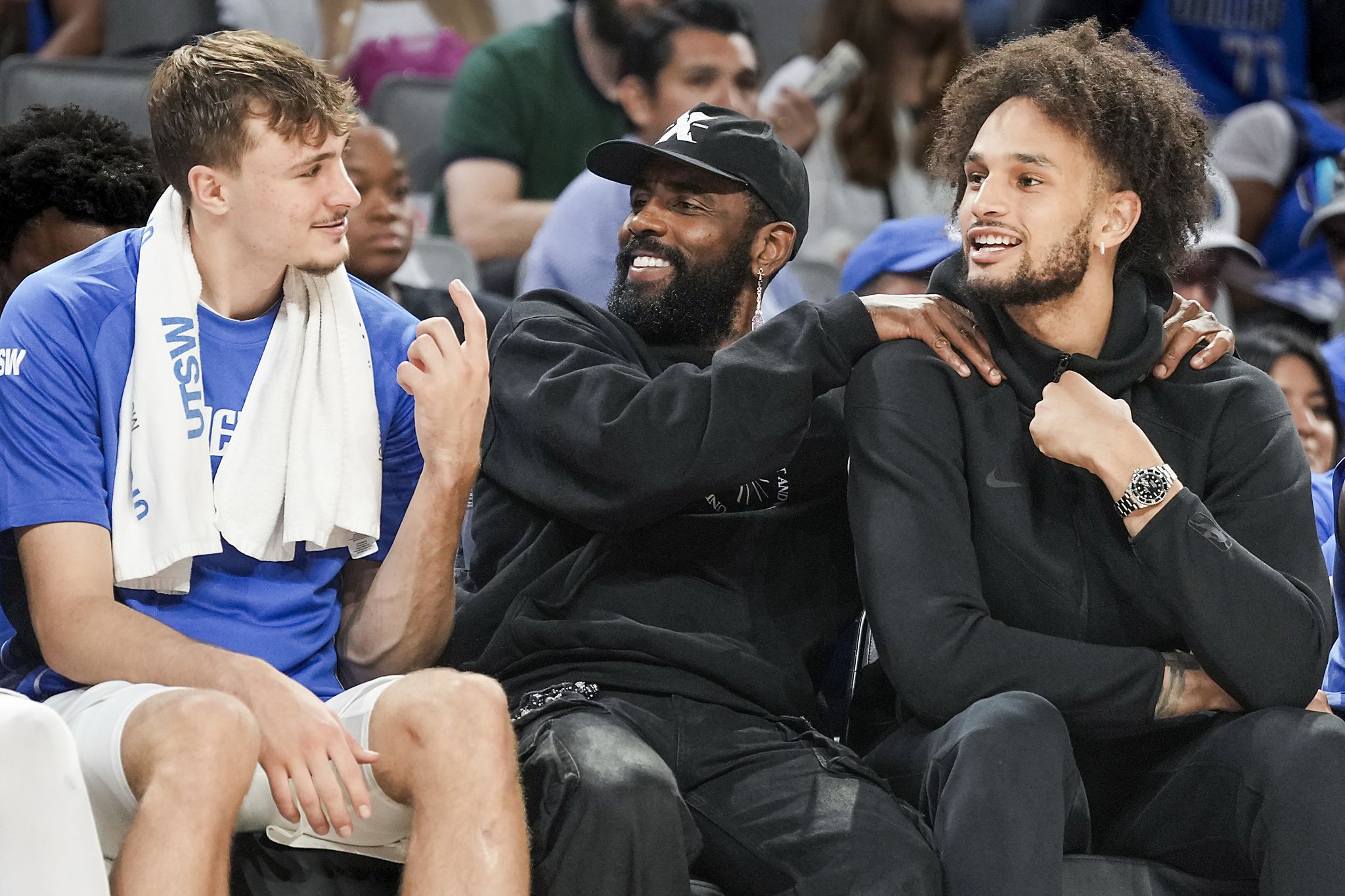 How Kyrie Irving helped Cooper Flagg through early-season struggles