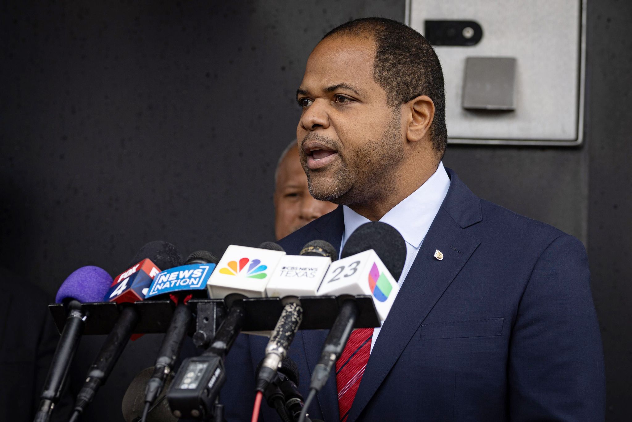 Dallas Mayor Eric Johnson, council member react to ICE shooting