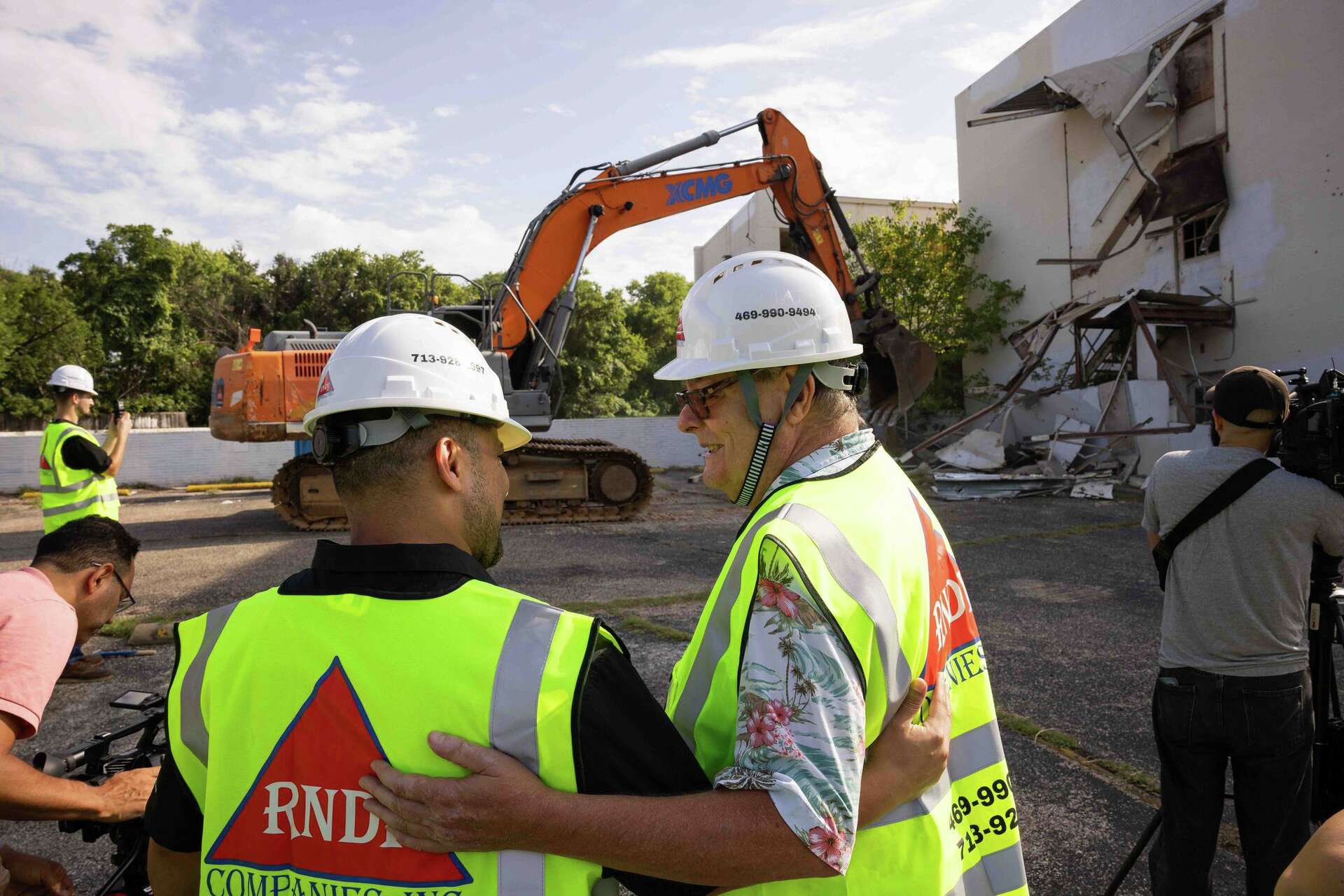 Dallas begins demolishing blighted Tri-City Hospital on southeast side