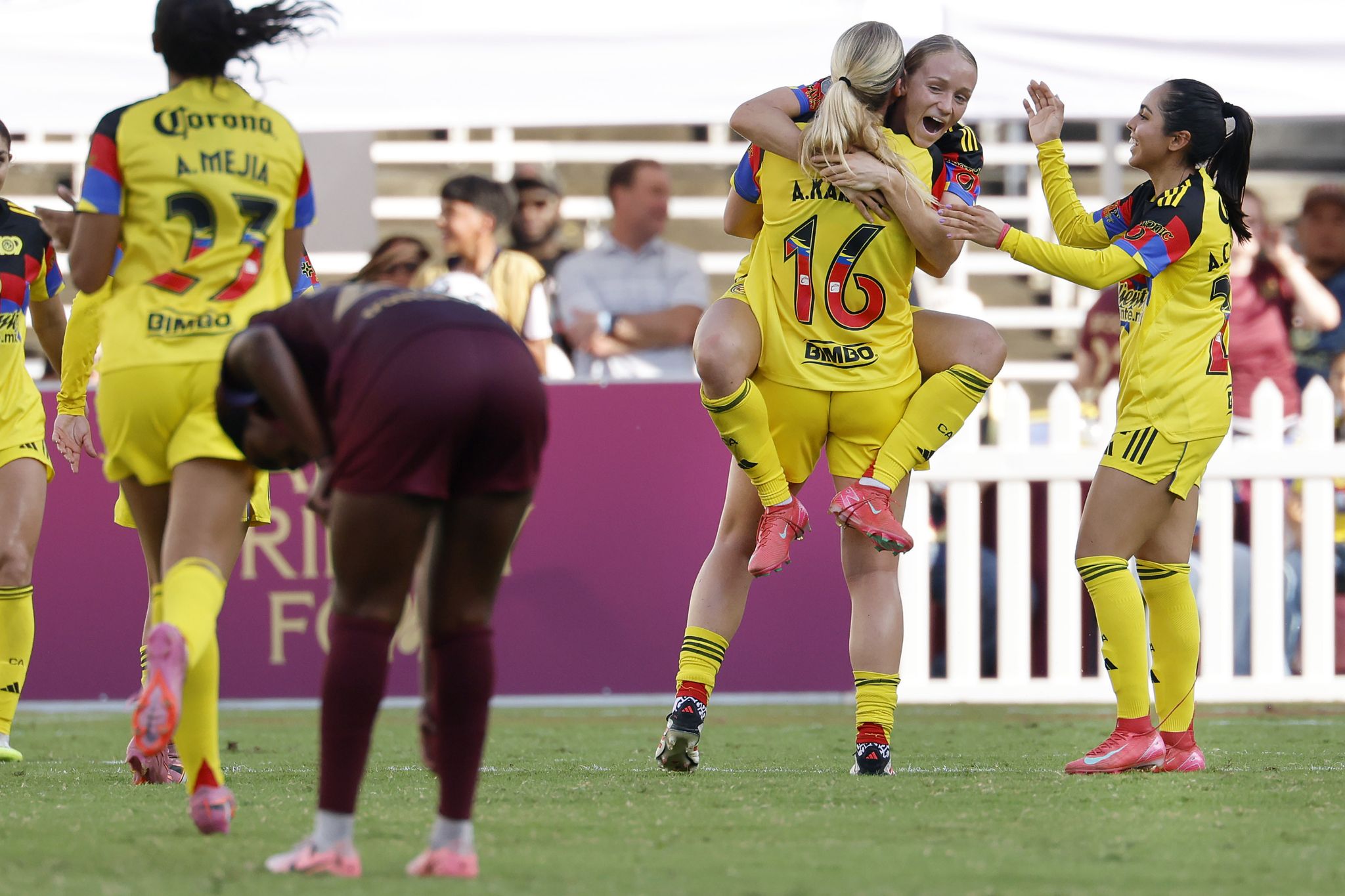 Record crowd takes in Dallas Trinity FC vs. Club América Femenil