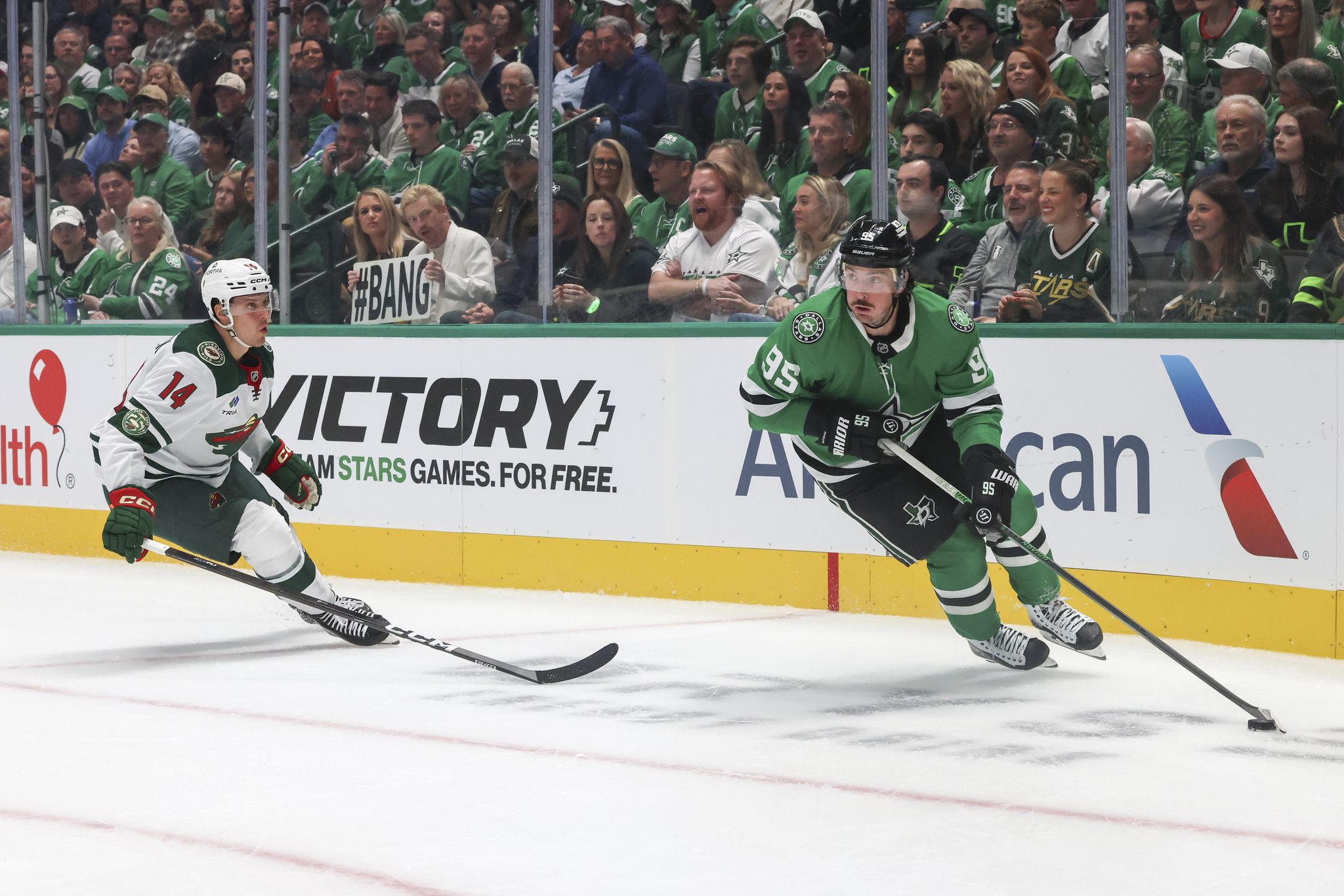 Stars' Matt Duchene leaves game against Minnesota Wild