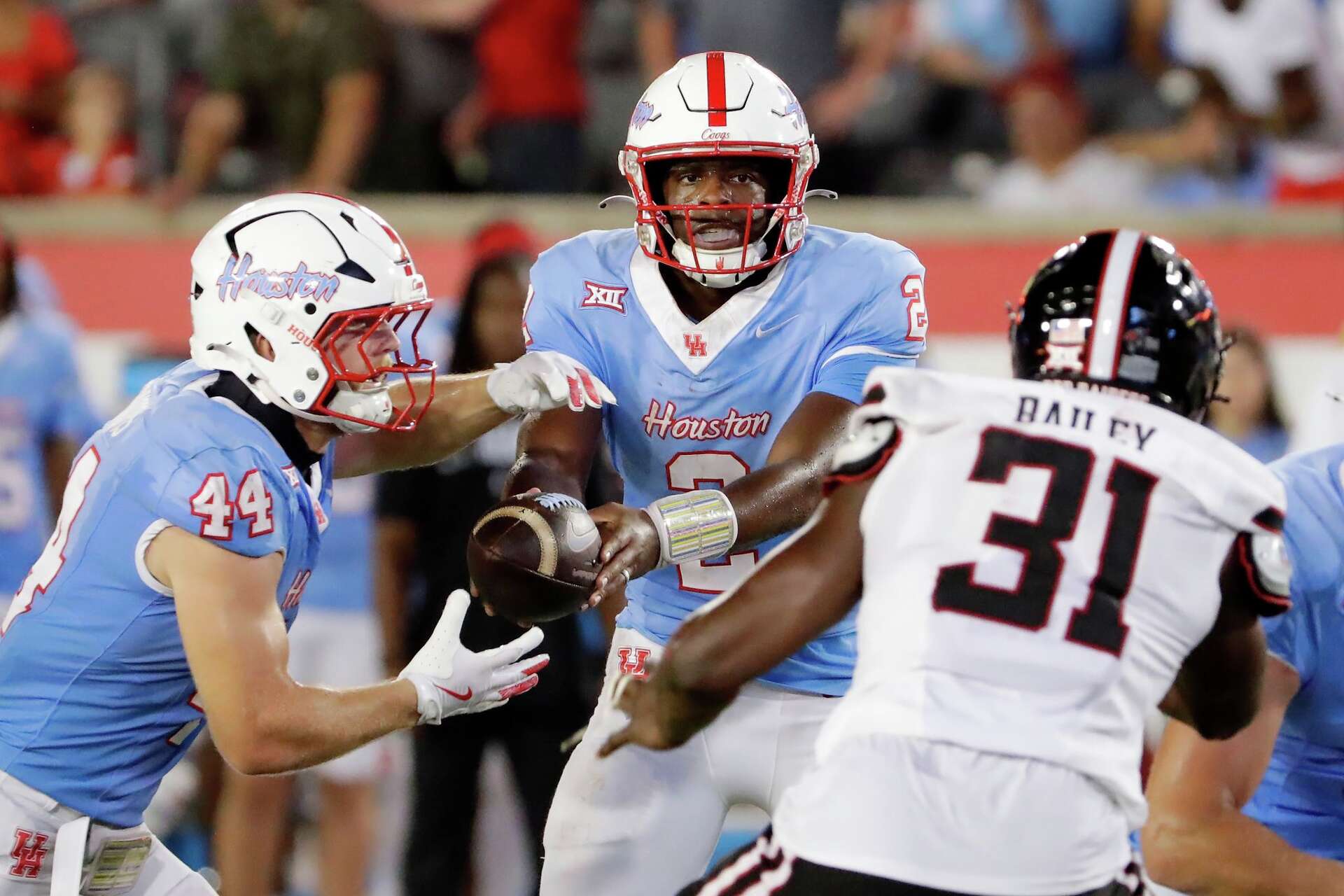 Texas Tech LB David Bailey gets better of Houston RT Dalton Merryman
