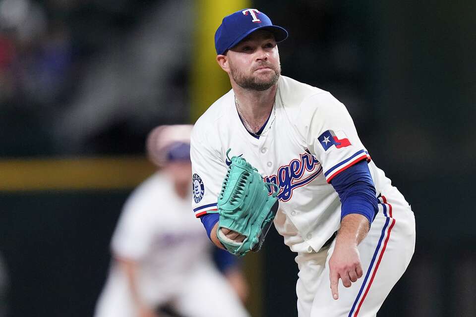 Danny Coulombe, acquired by Rangers at deadline, signs with Red Sox