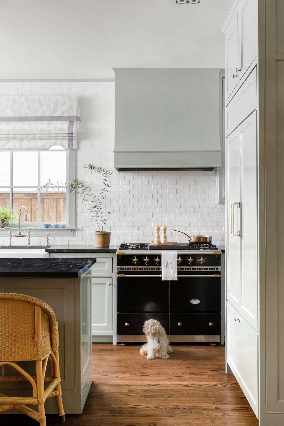 What's an Aga, and why does everyone have a luxury European stove right ...
