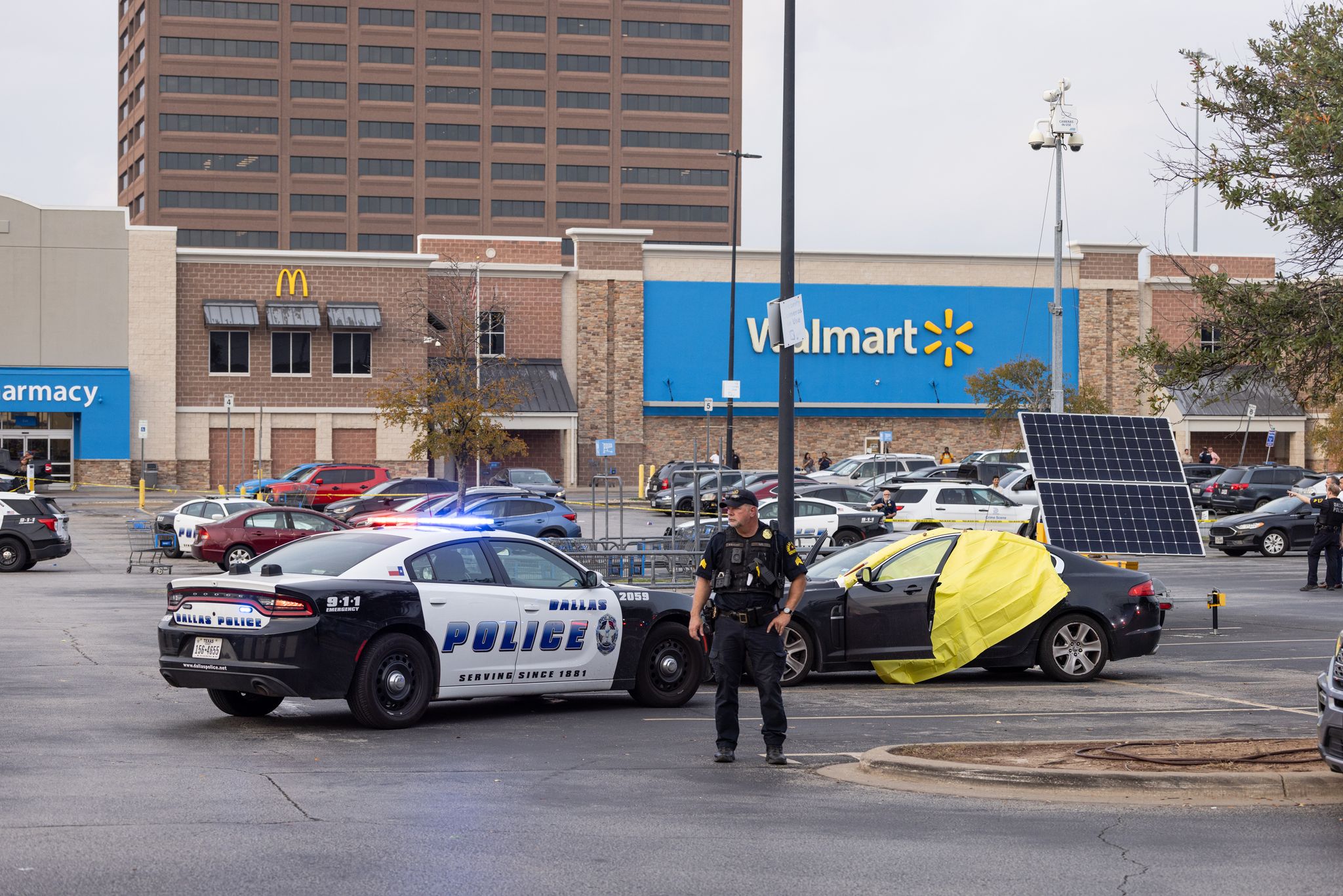 Tiroteo en Walmart de Dallas deja 2 mujeres heridas y al atacante muerto