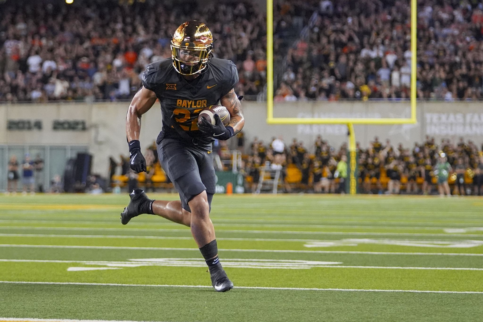 Baylor's Caden Knighten carted off field after sustaining injury