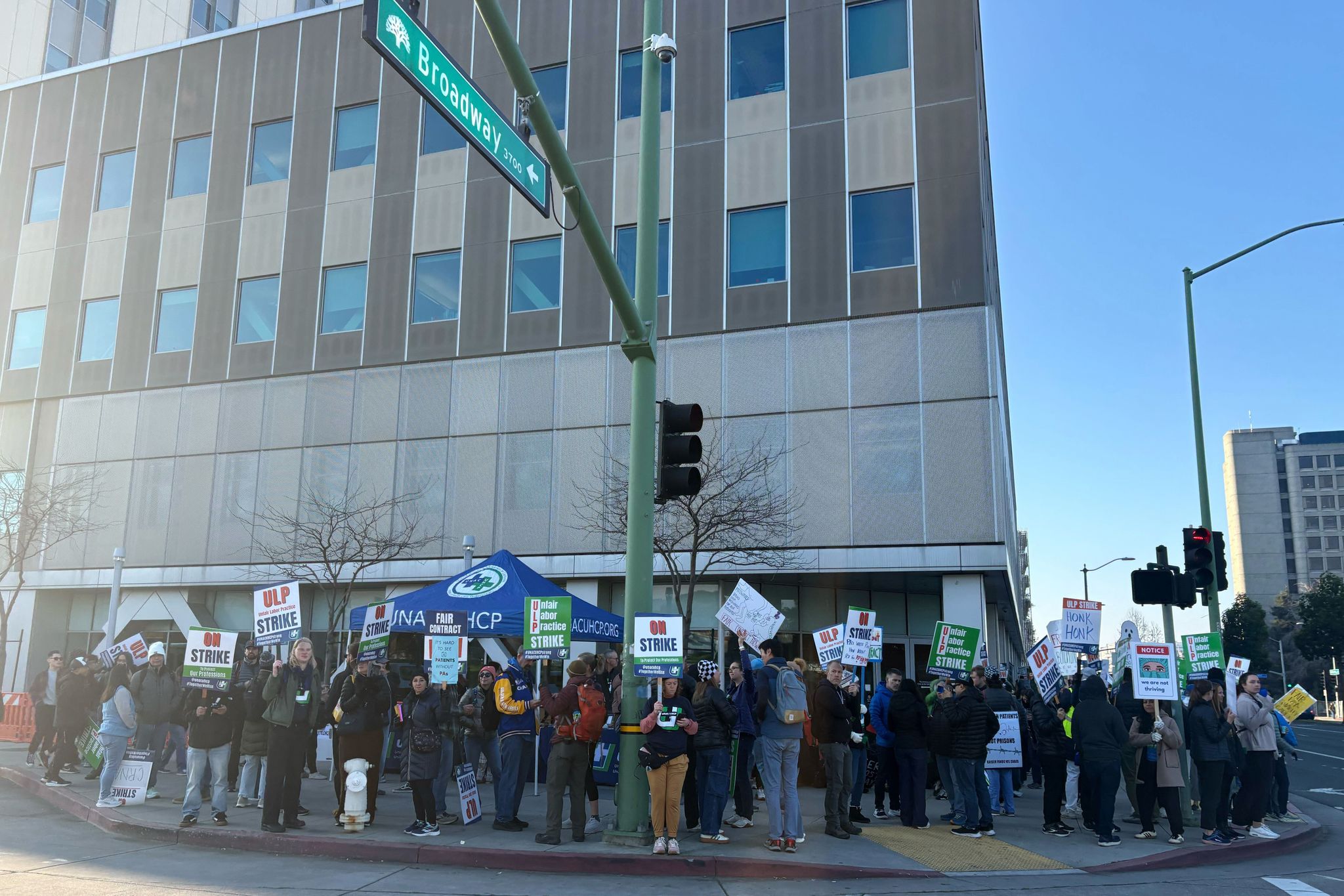 Another strike sends 31,000 Kaiser Permanente health care workers to ...