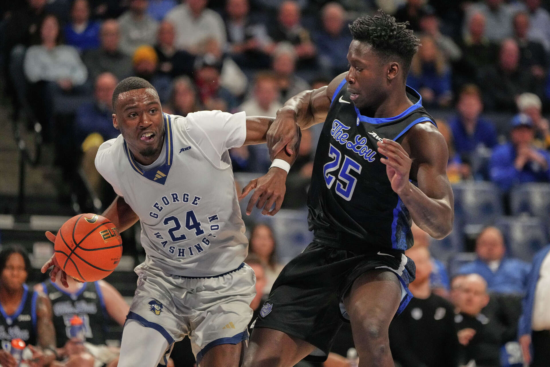 Video: Robbie Avila hits game-winning 3 as No. 21 SLU basketball wins