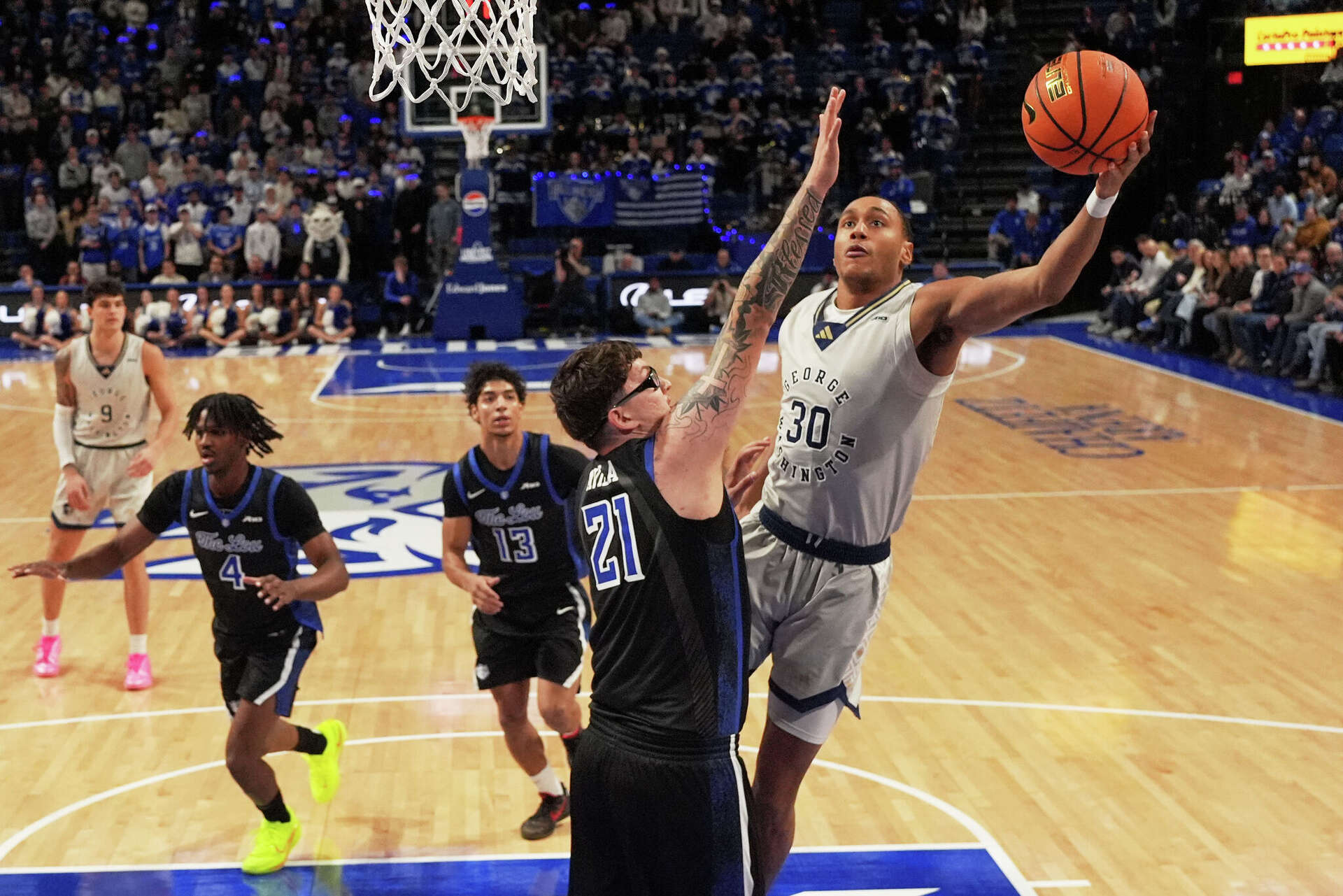 Video: Robbie Avila hits game-winning 3 as No. 21 SLU basketball wins