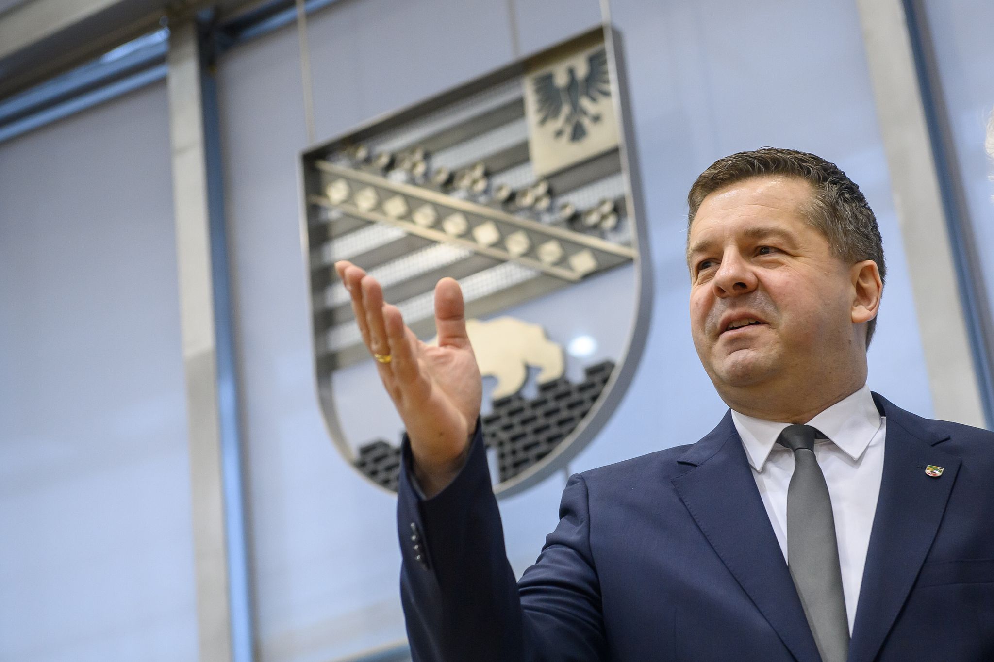 Legisladores en estado alemán eligen nuevo gobernador para frenar el ...