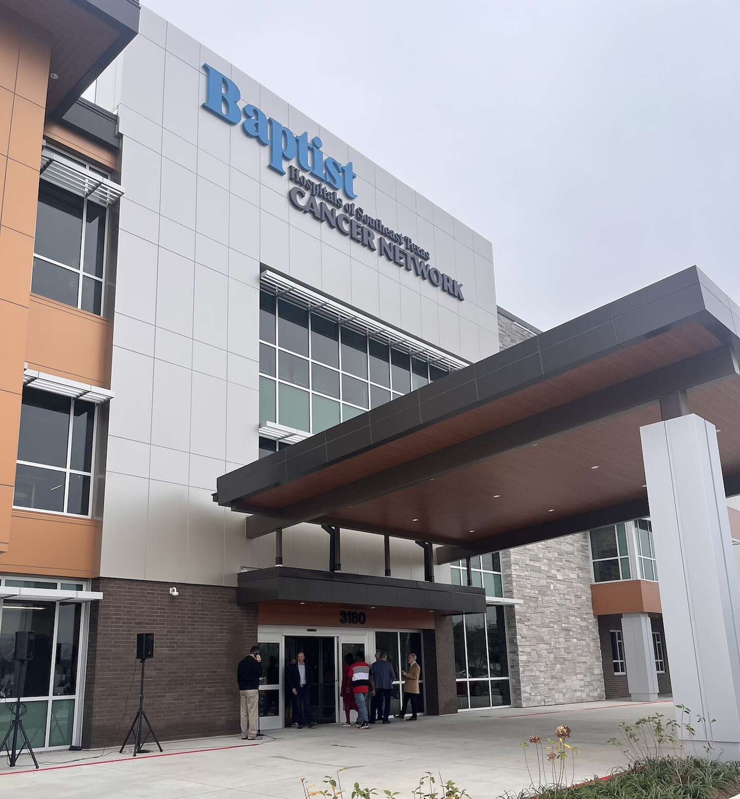 Baptist Hospital expands treatment with new cancer center in Beaumont