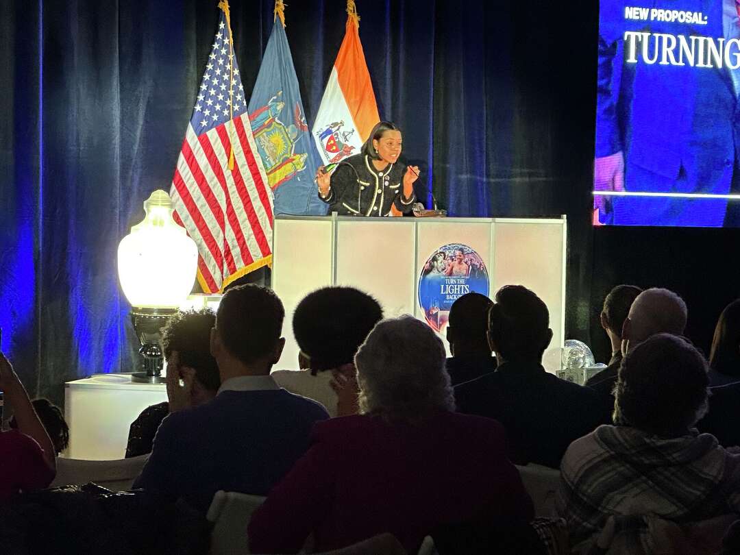 Applyrs battles 'narratives' in first State of the City address