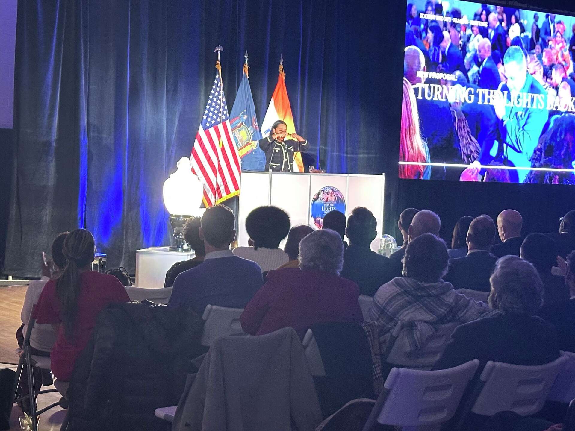 Applyrs battles 'narratives' in first State of the City address