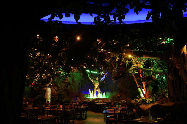 California's last Rainforest Cafe clings to life in an aging mall