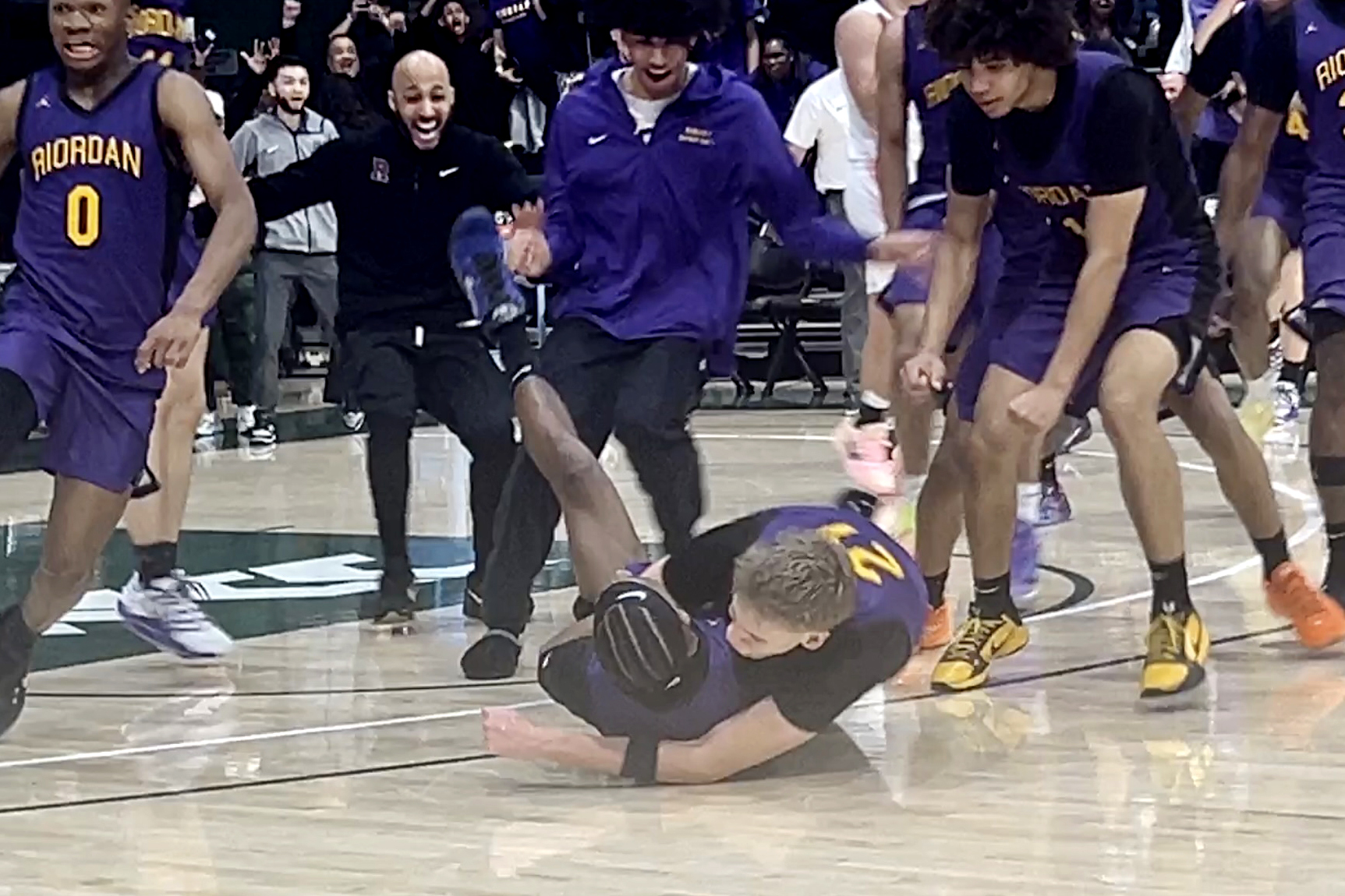 ‘Reminded me of Michael Jordan’: Buzzer-beater lifts Riordan over SI