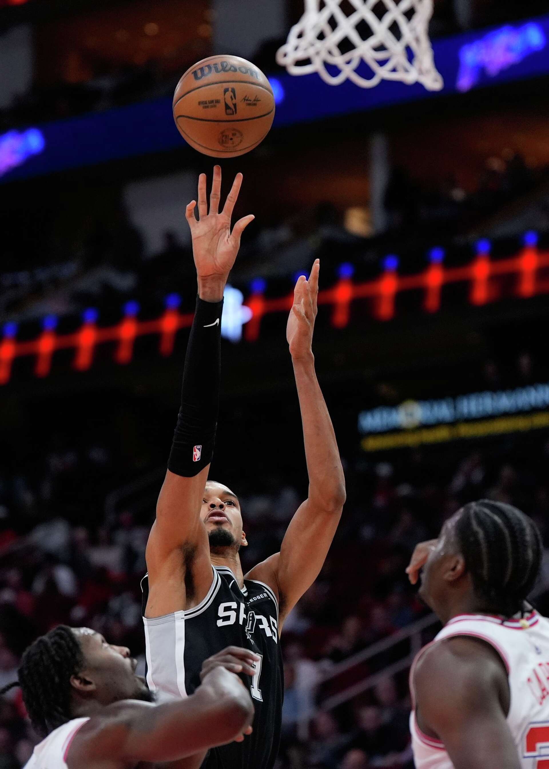 Wembanyama scores 28 points to lead Spurs past Rockets, 111-99