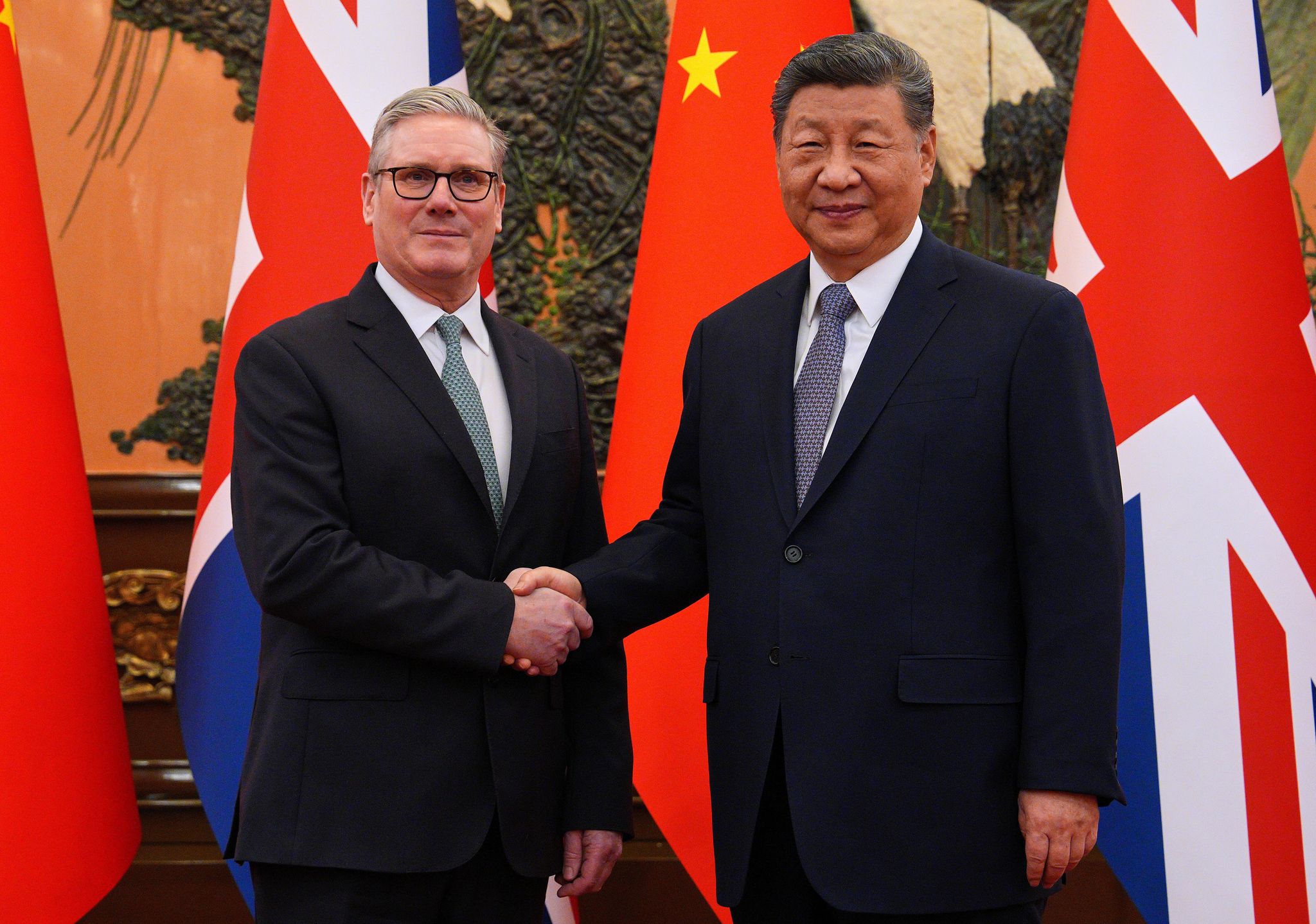 Starmer y Xi piden estrechar lazos entre Reino Unido y China mientras ...