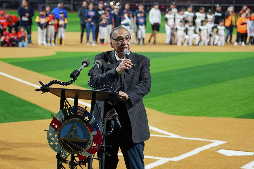 Buena Vista Sports Complex opens in south Laredo with ribbon cutting