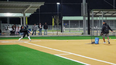 Buena Vista Sports Complex opens in south Laredo with ribbon cutting
