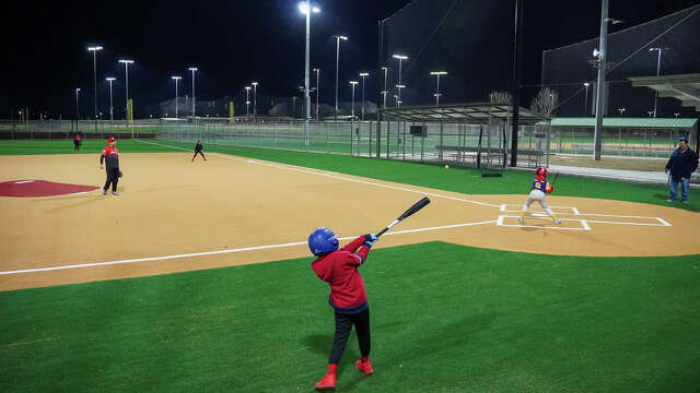 Buena Vista Sports Complex opens in south Laredo with ribbon cutting