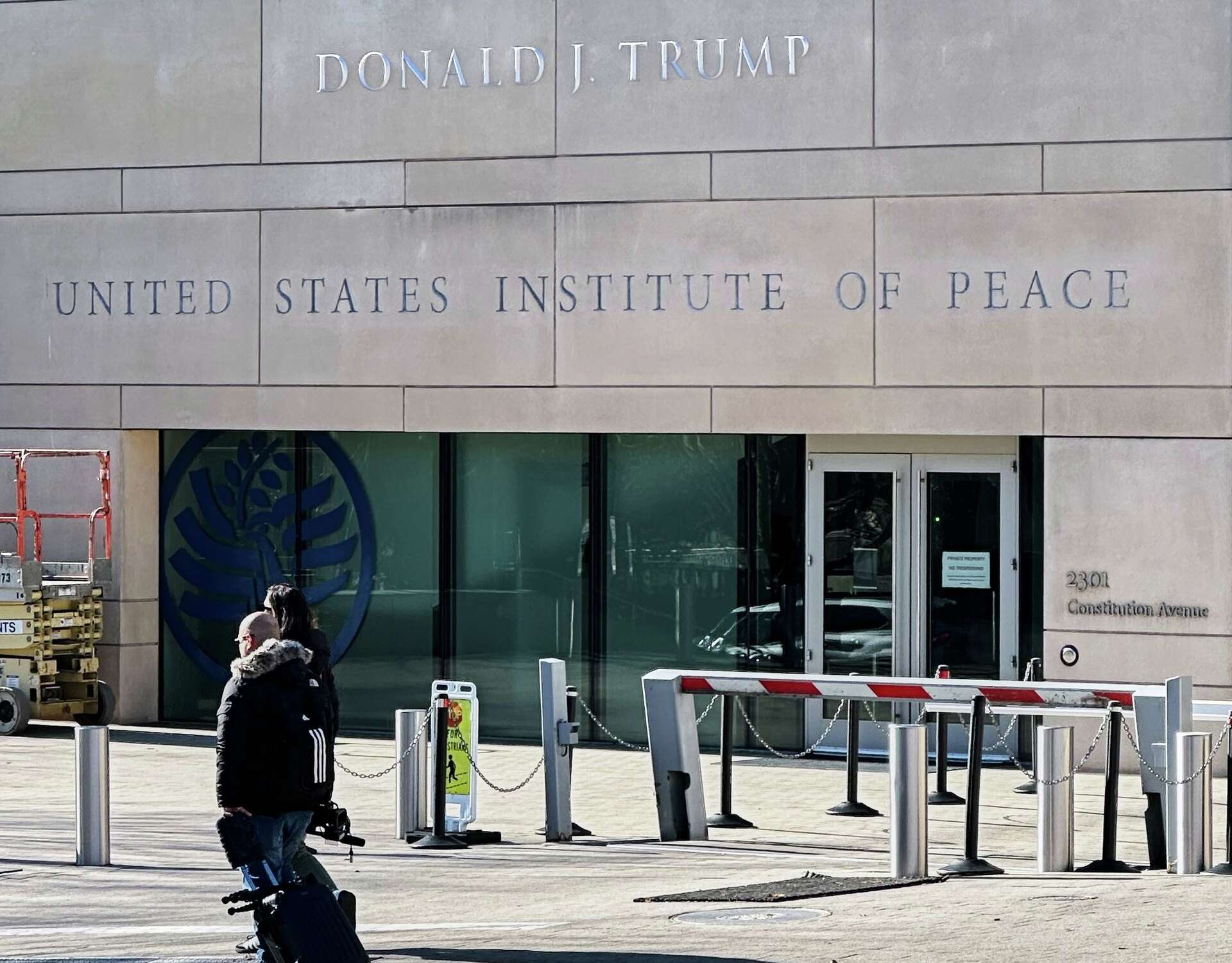 Trump eyes basing his new Board of Peace at a Washington building in ...