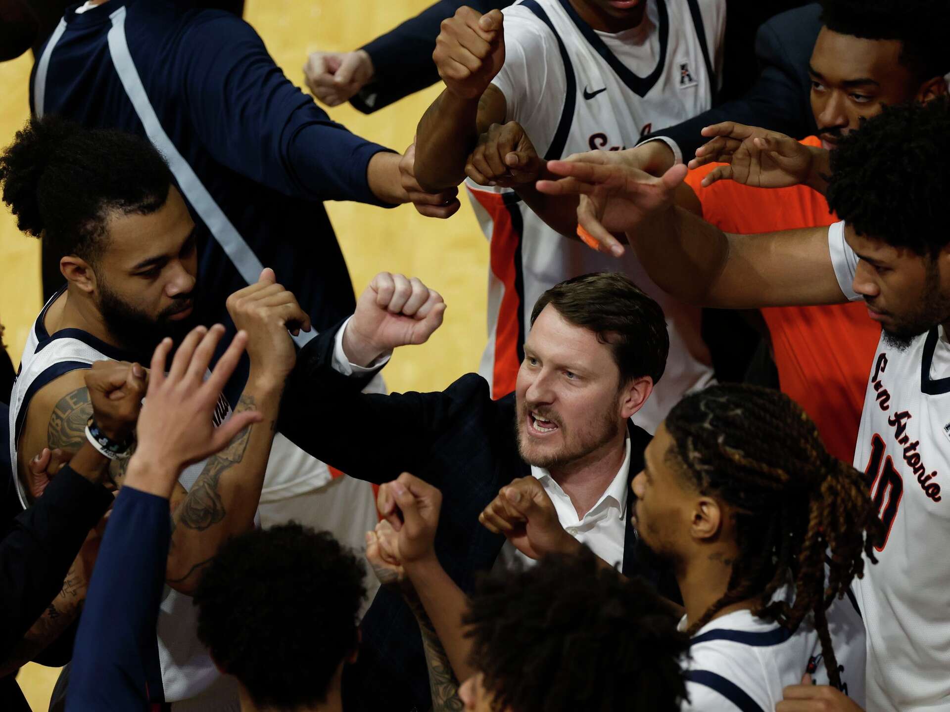 Campos remains patient through UTSA basketball's historic slump