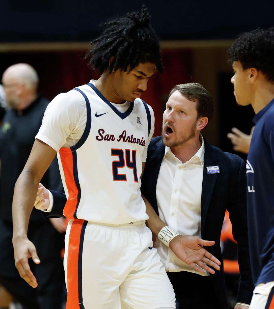 Campos remains patient through UTSA basketball's historic slump