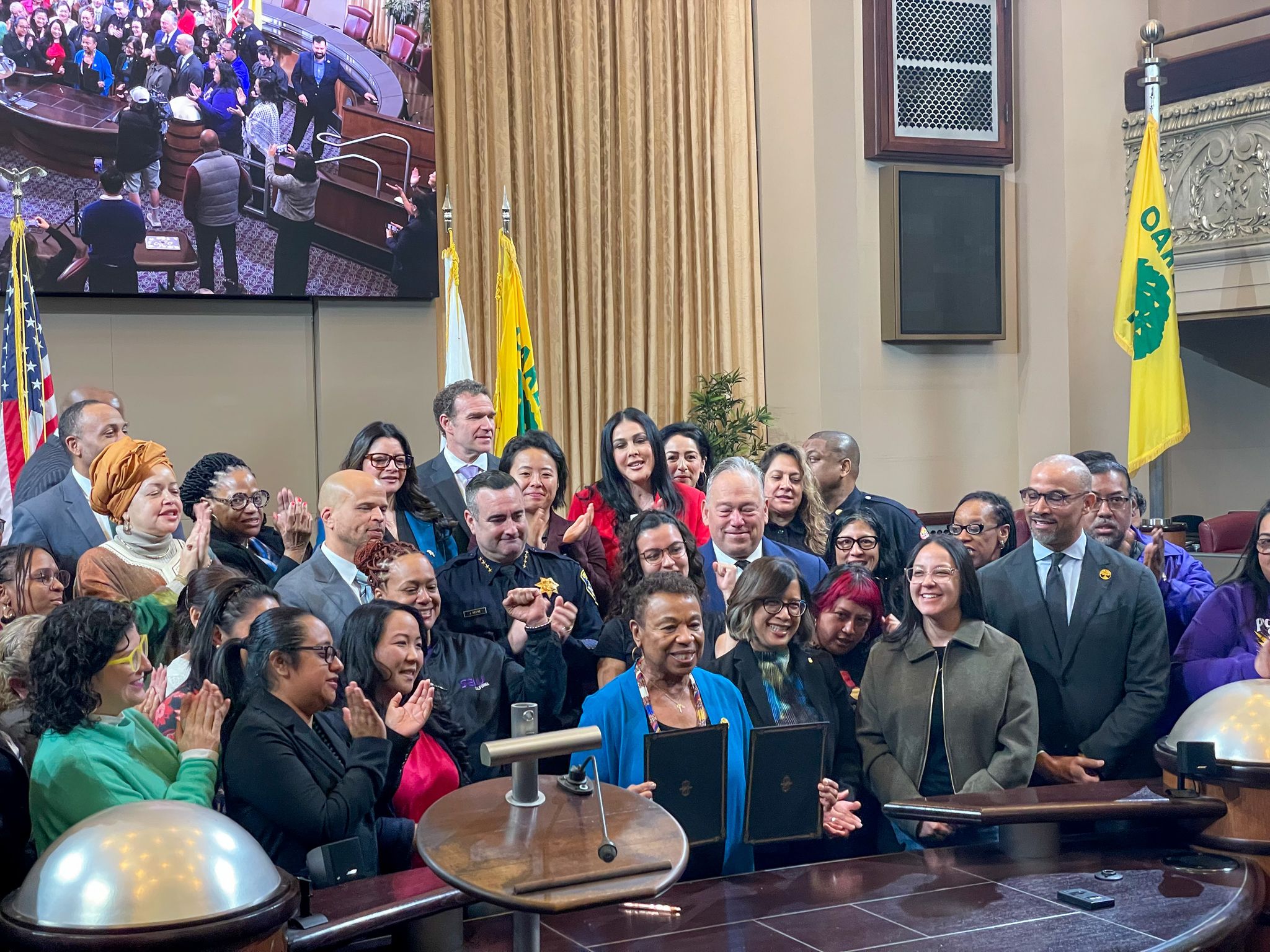 Oakland: Mayor Lee Signs Executive Orders To Limit Federal Immigration ...