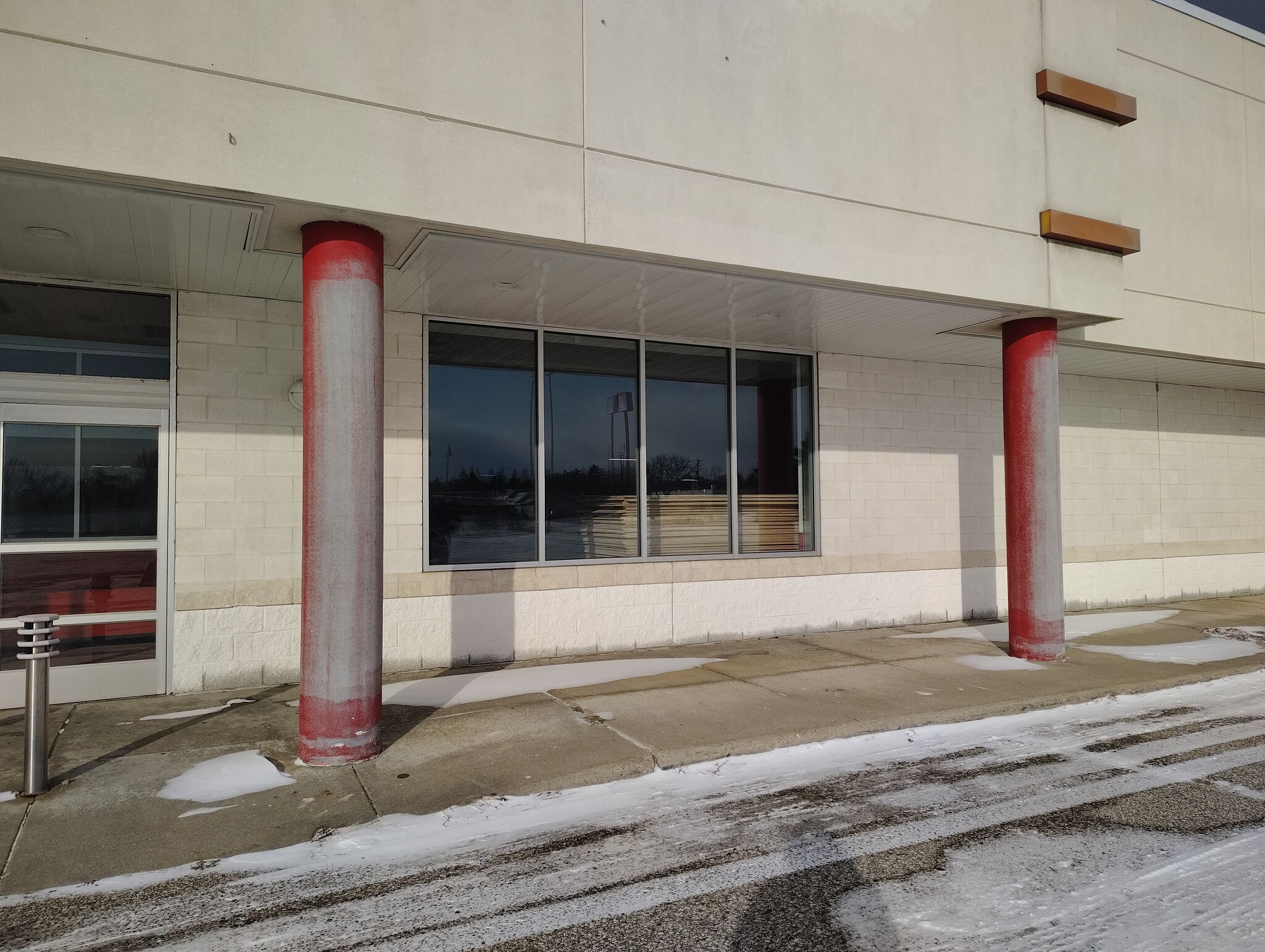 Sudan's war-torn capital sees second commercial flight land since ...