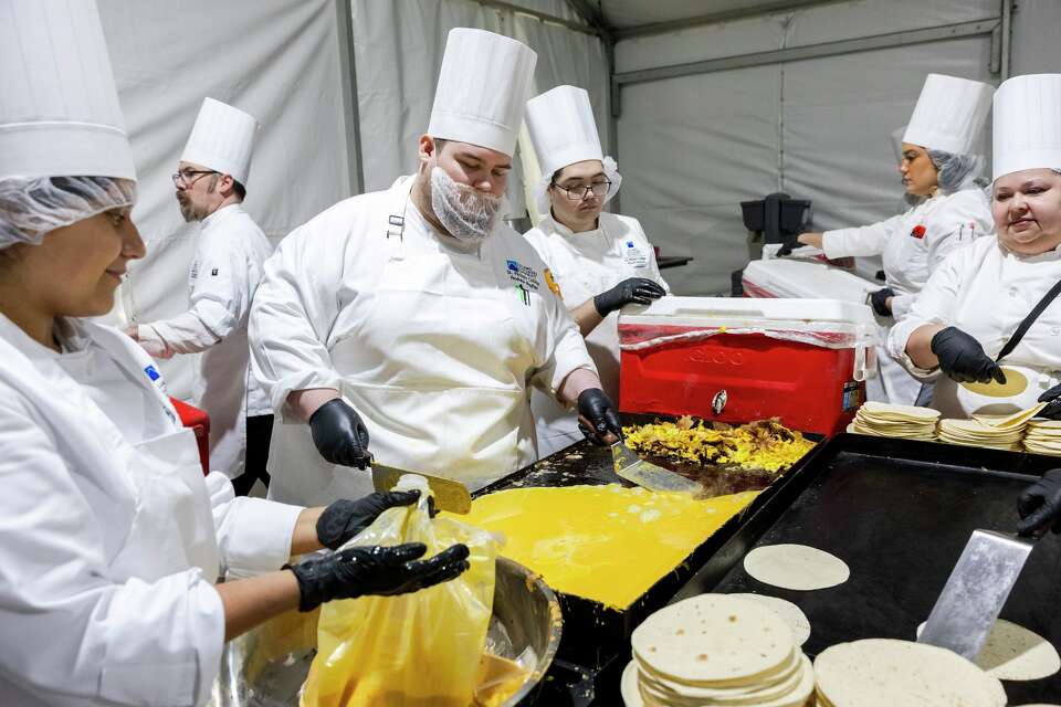 Hundreds kick off rodeo season at annual Cowboy Breakfast