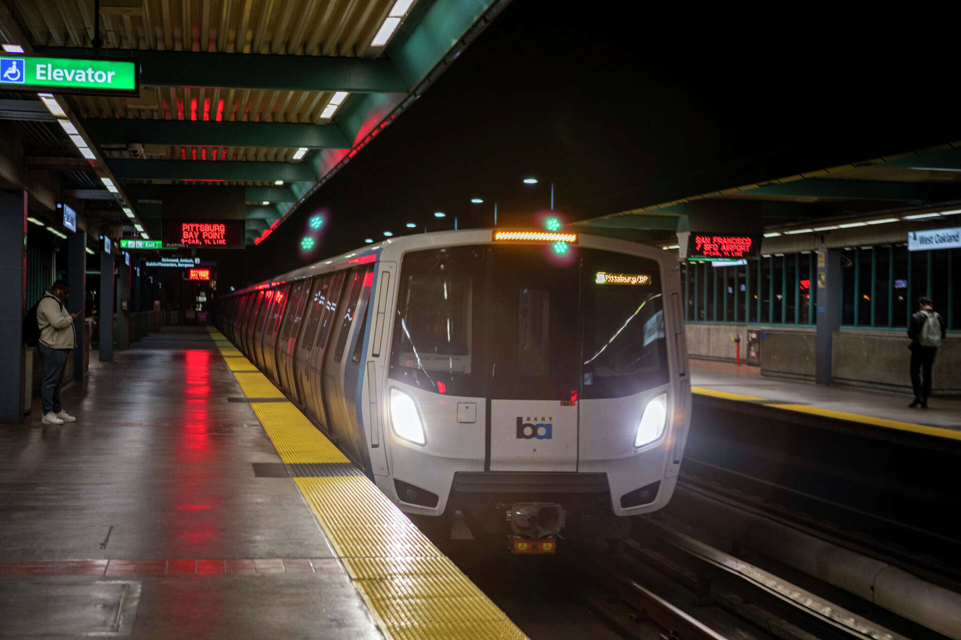 West Oakland BART Station temporarily closed after trackway death