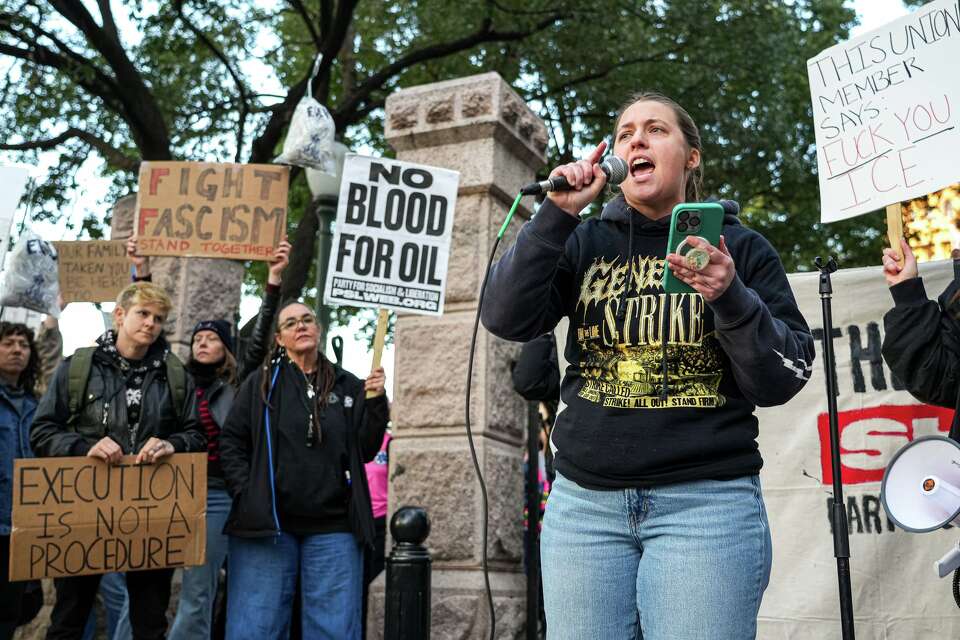 Thousands of Austin students walk out of class to protest ICE